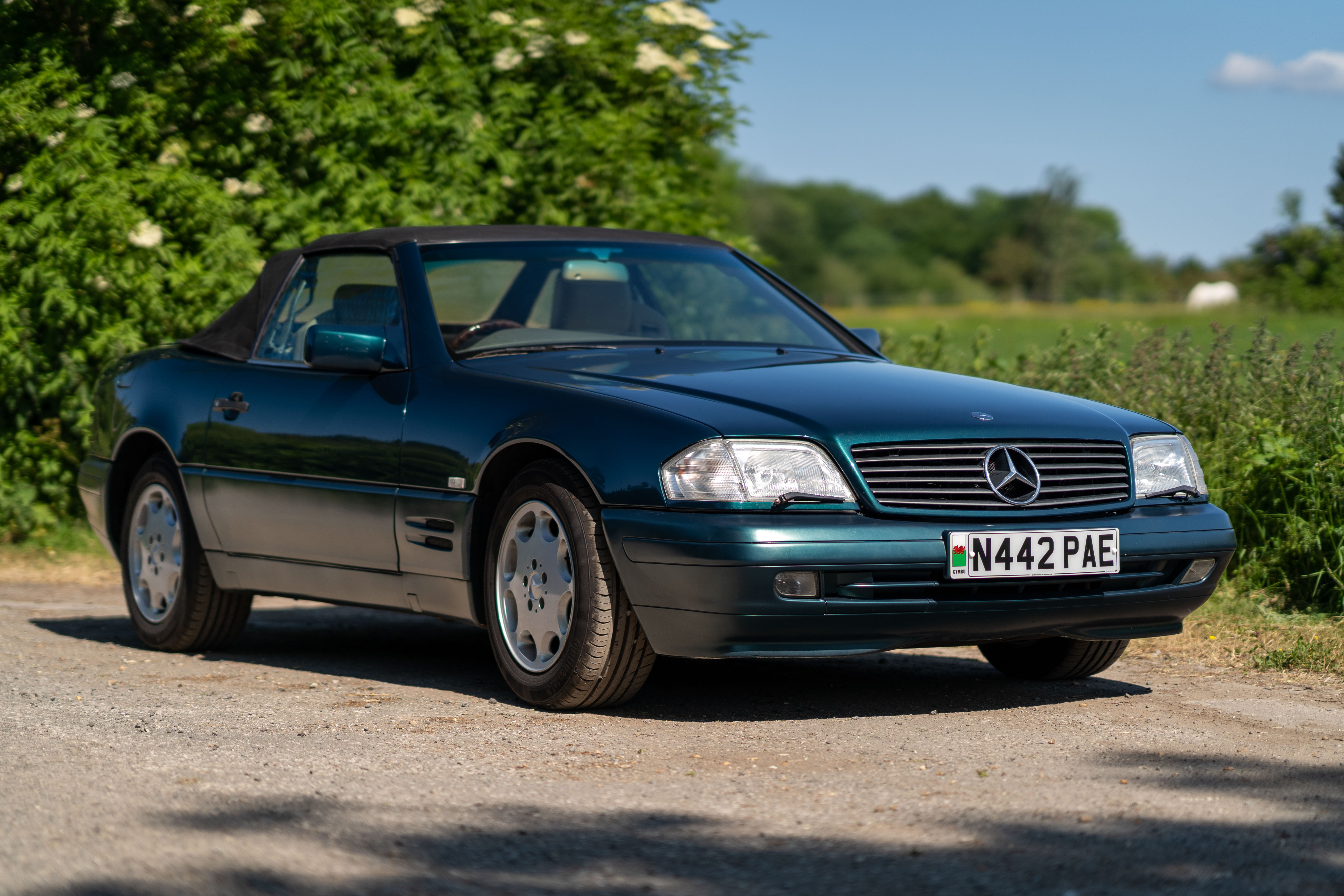 Lot 110 - 1996 Mercedes-Benz SL 320