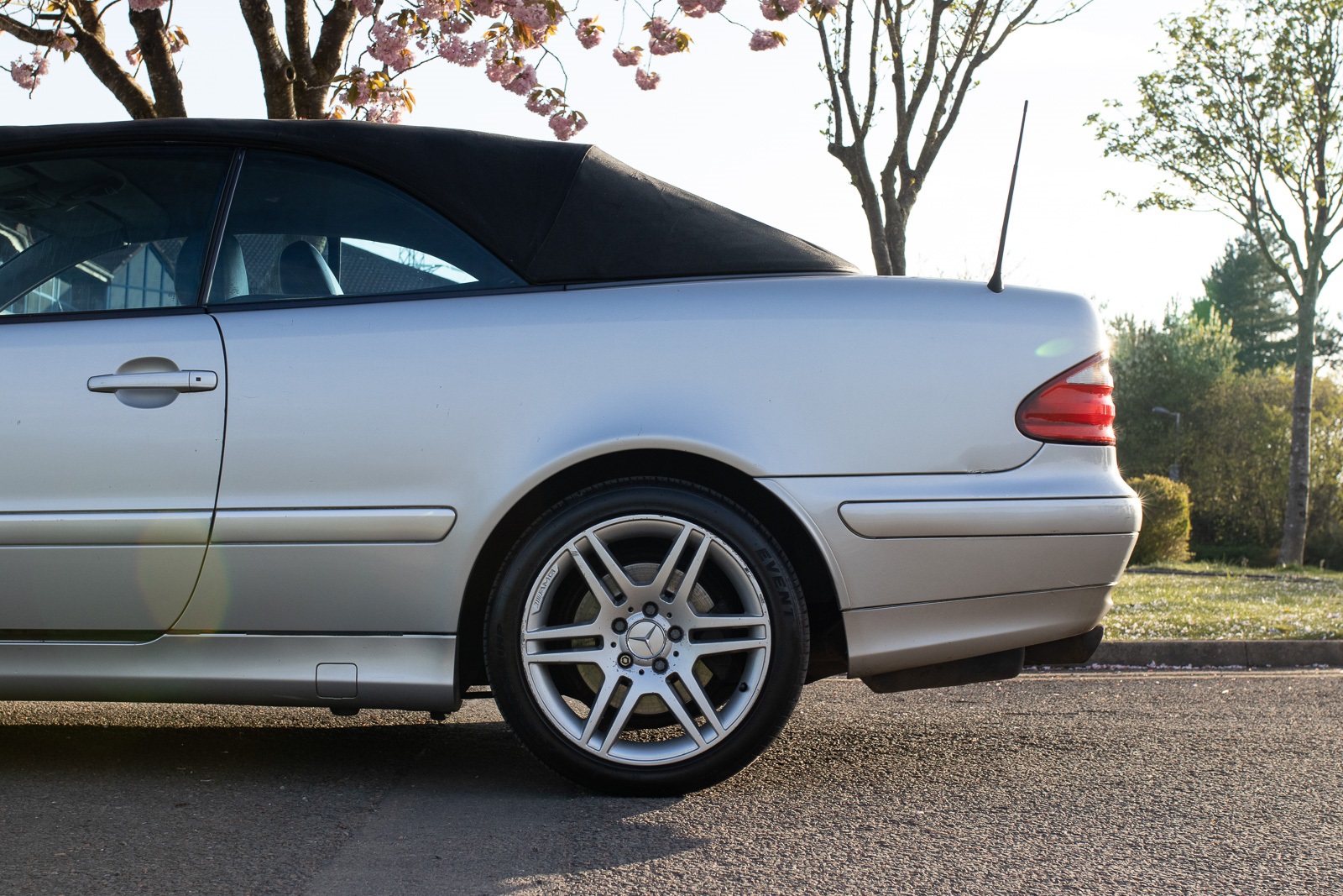 Lot 51 - 1999 Mercedes-Benz CLK 430 Avantgarde