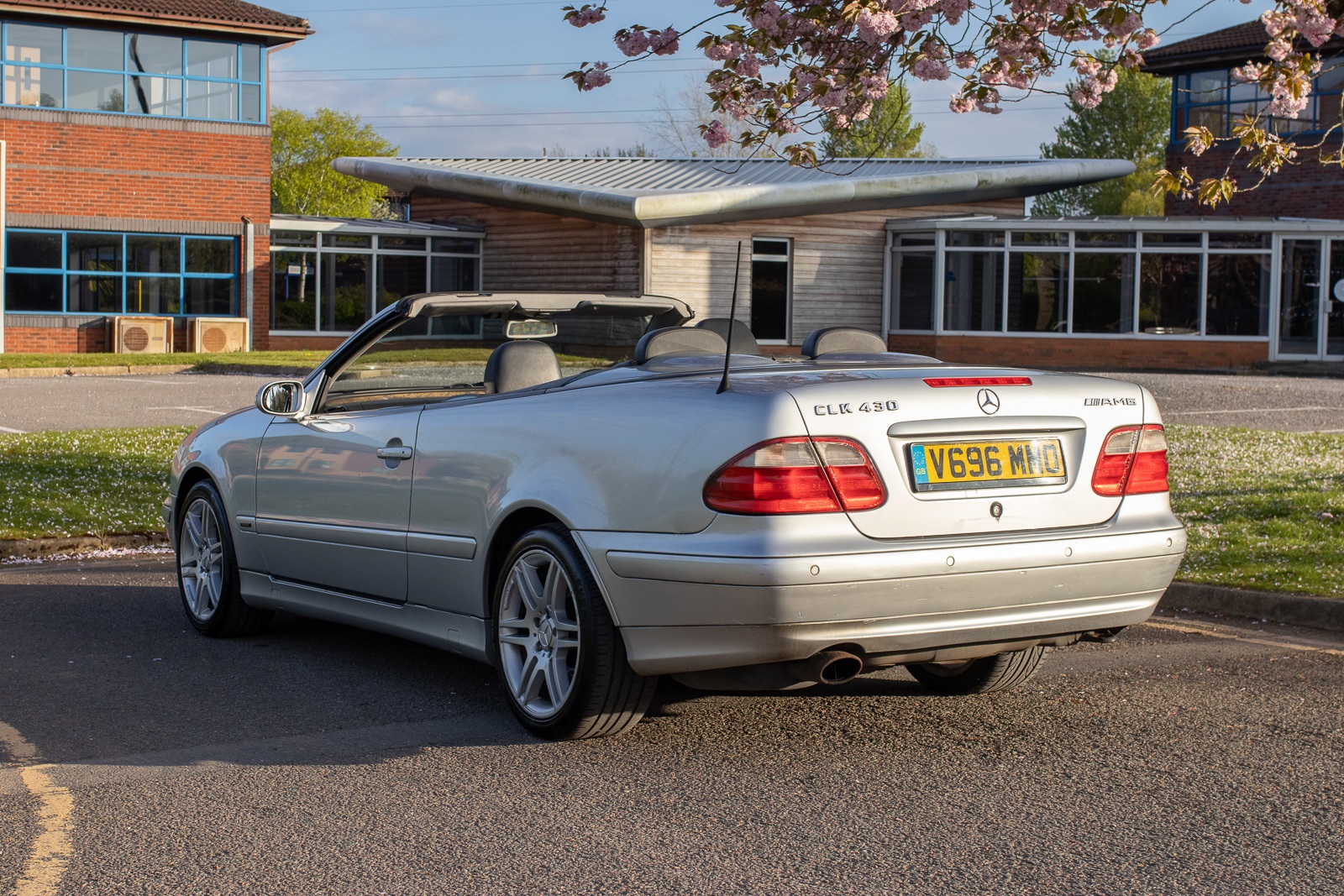 Lot 51 - 1999 Mercedes-Benz CLK 430 Avantgarde