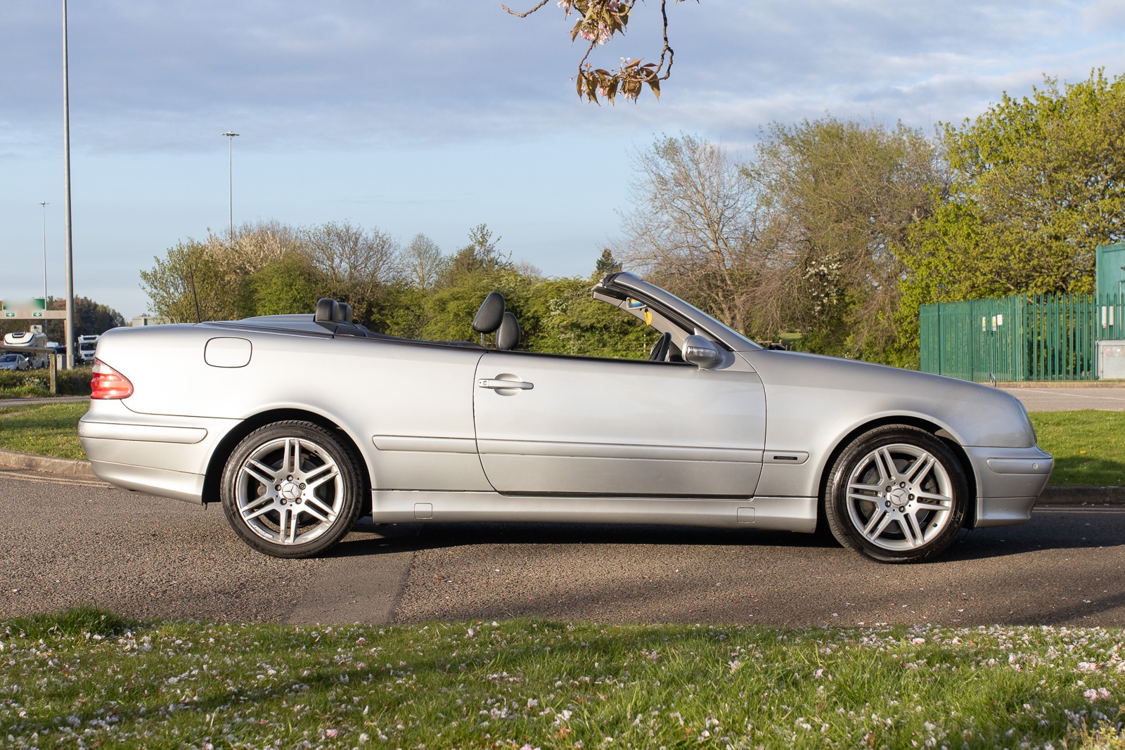Lot 51 - 1999 Mercedes-Benz CLK 430 Avantgarde