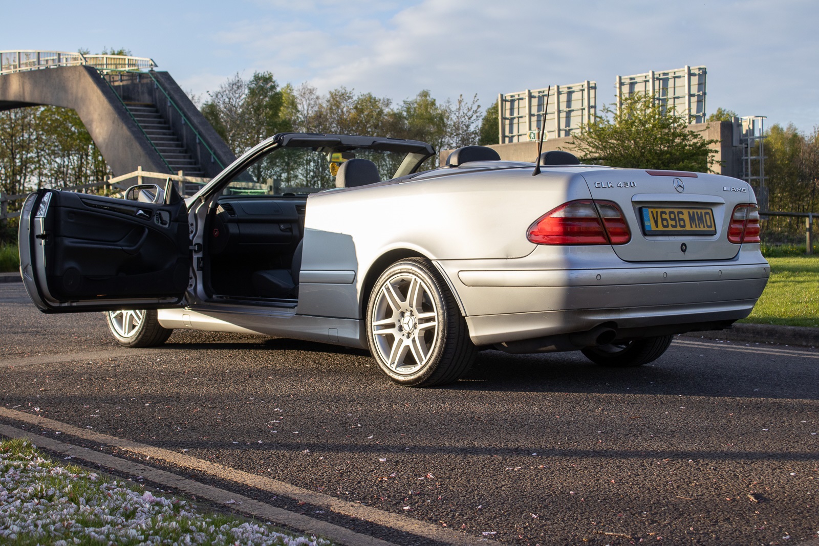 Lot 51 - 1999 Mercedes-Benz CLK 430 Avantgarde