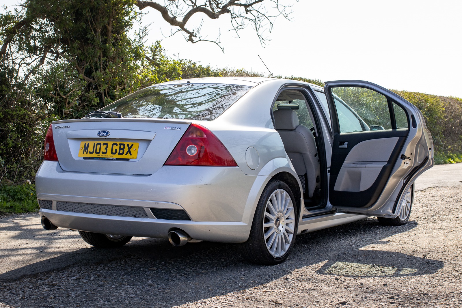 Lot 47 - 2003 Ford Mondeo ST220