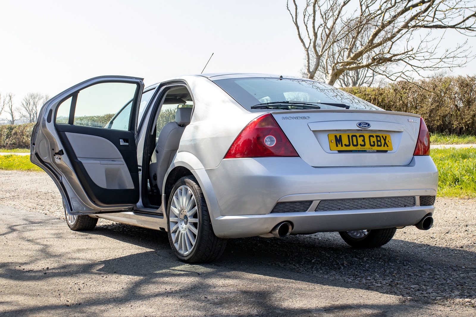 Lot 47 - 2003 Ford Mondeo ST220