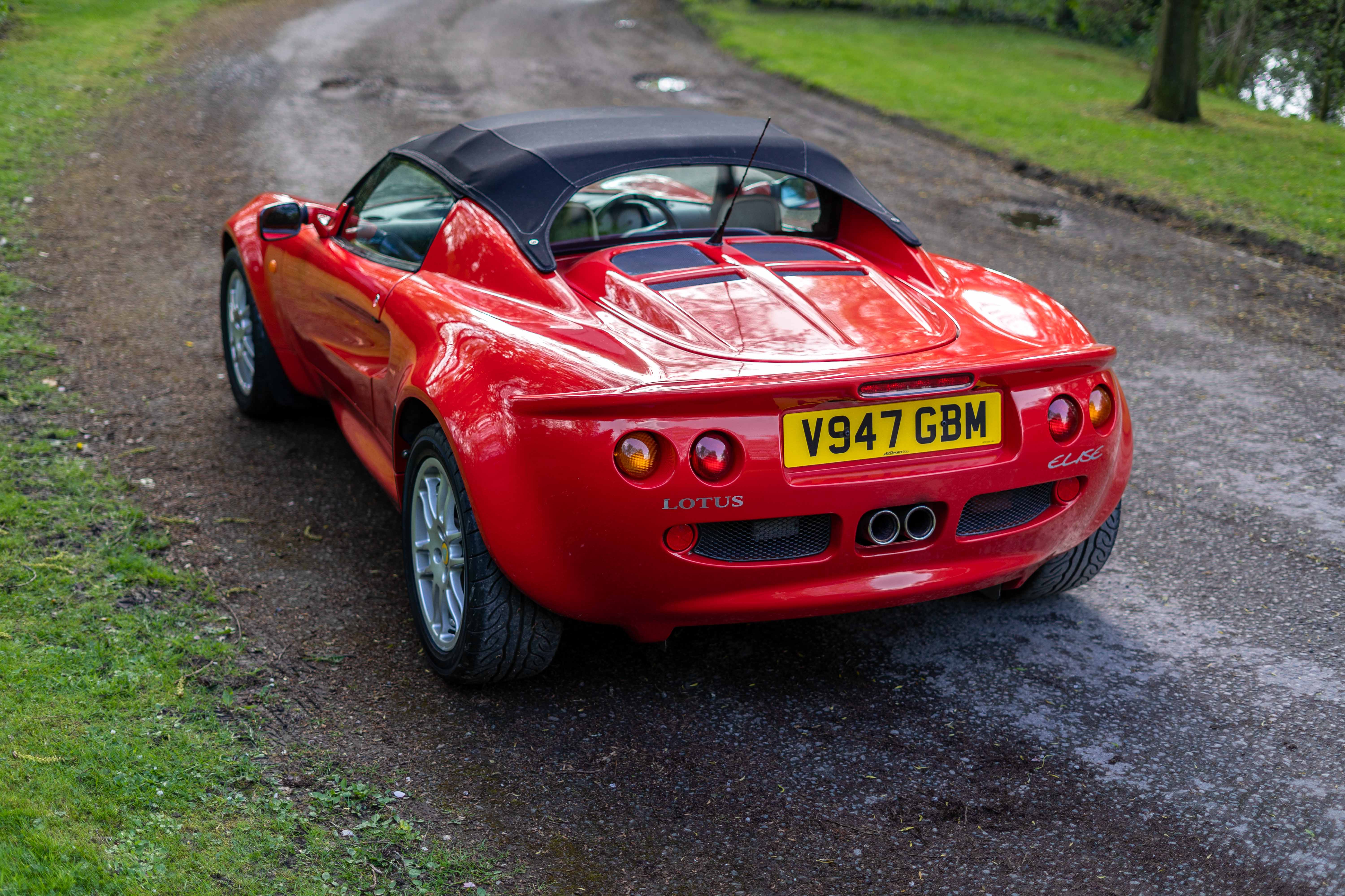 Lot 119 - 1999 Lotus Elise S1