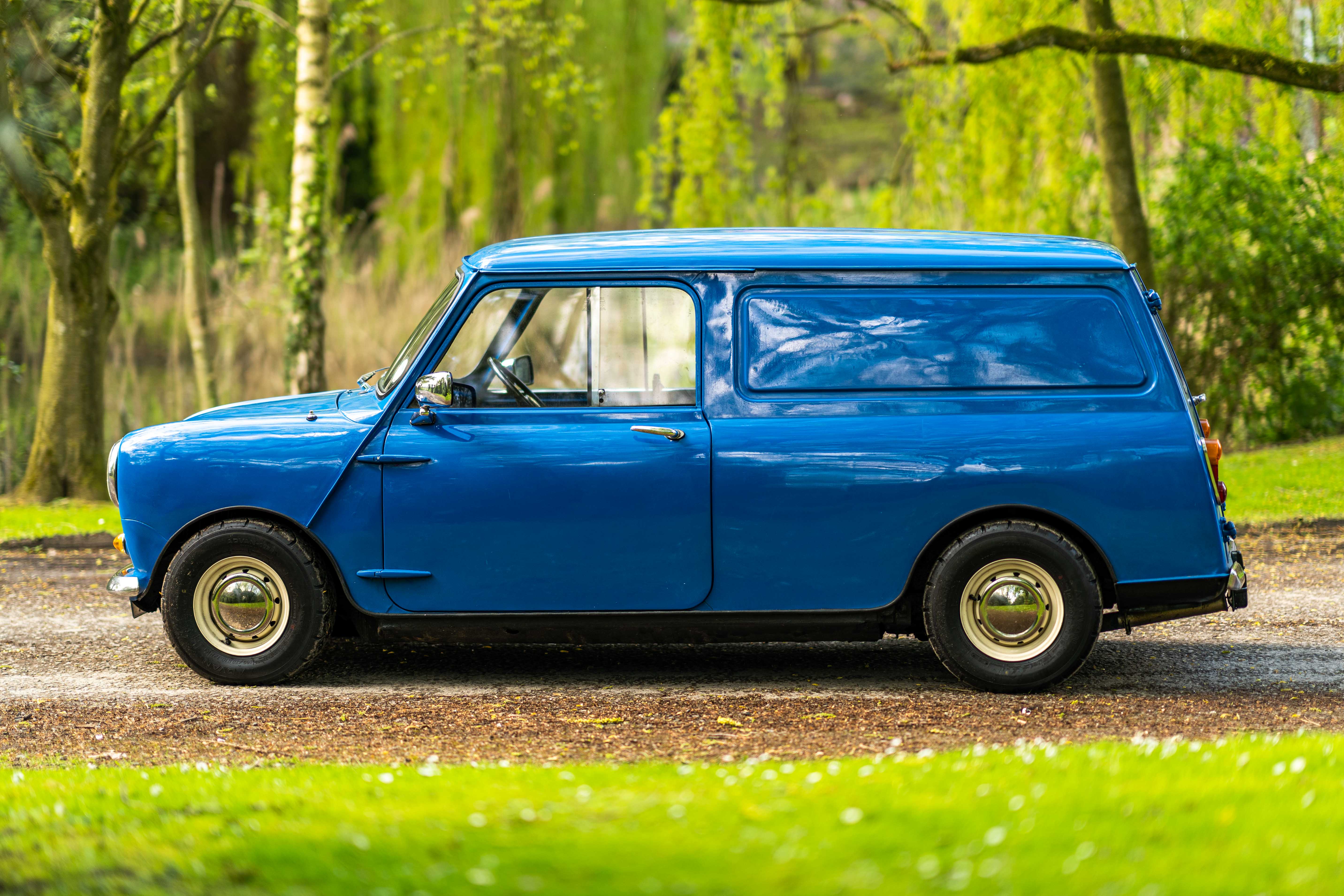 Lot 88 - 1975 Morris Mini Van