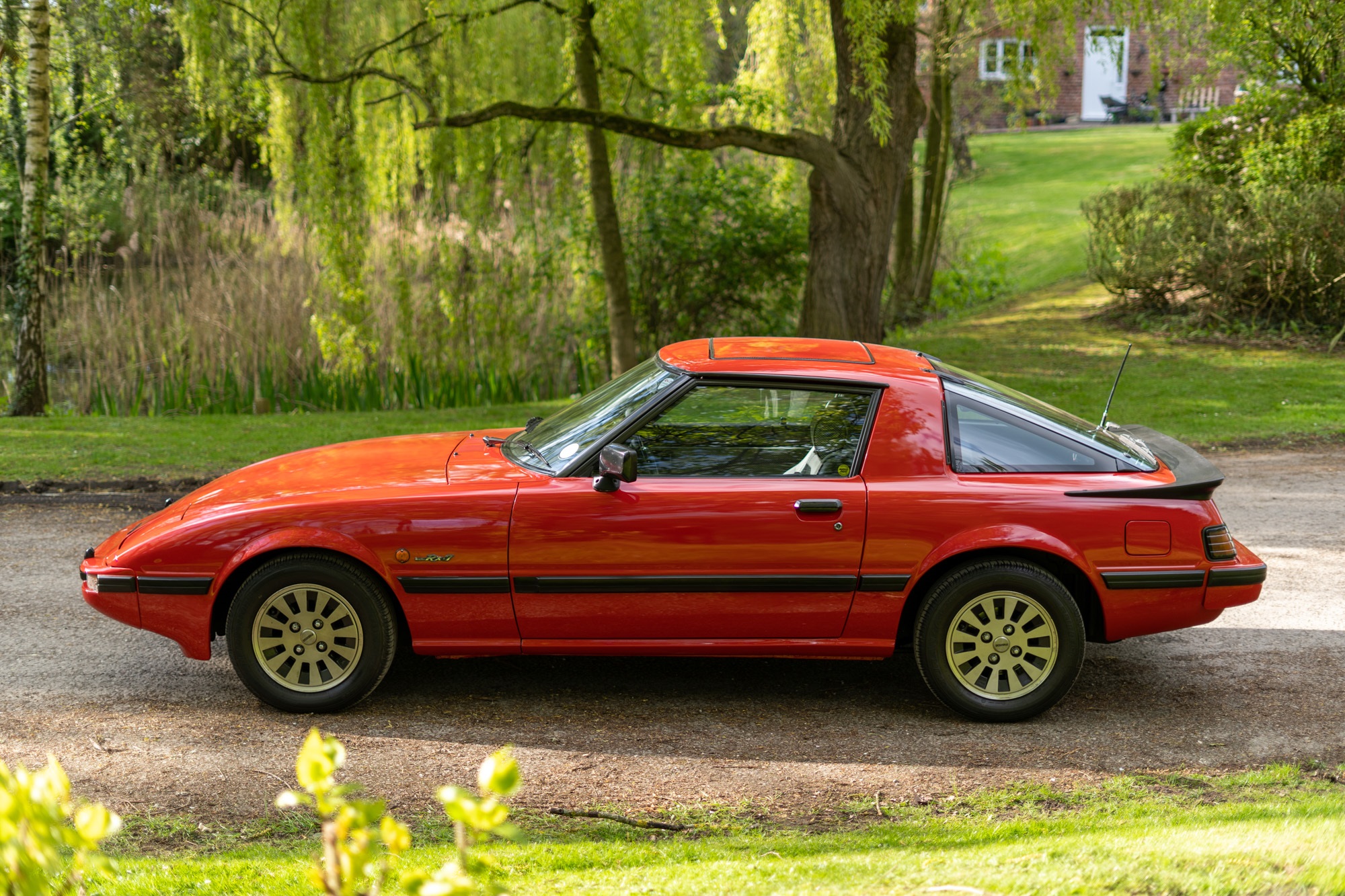Lot 69 - 1984 Mazda RX7
