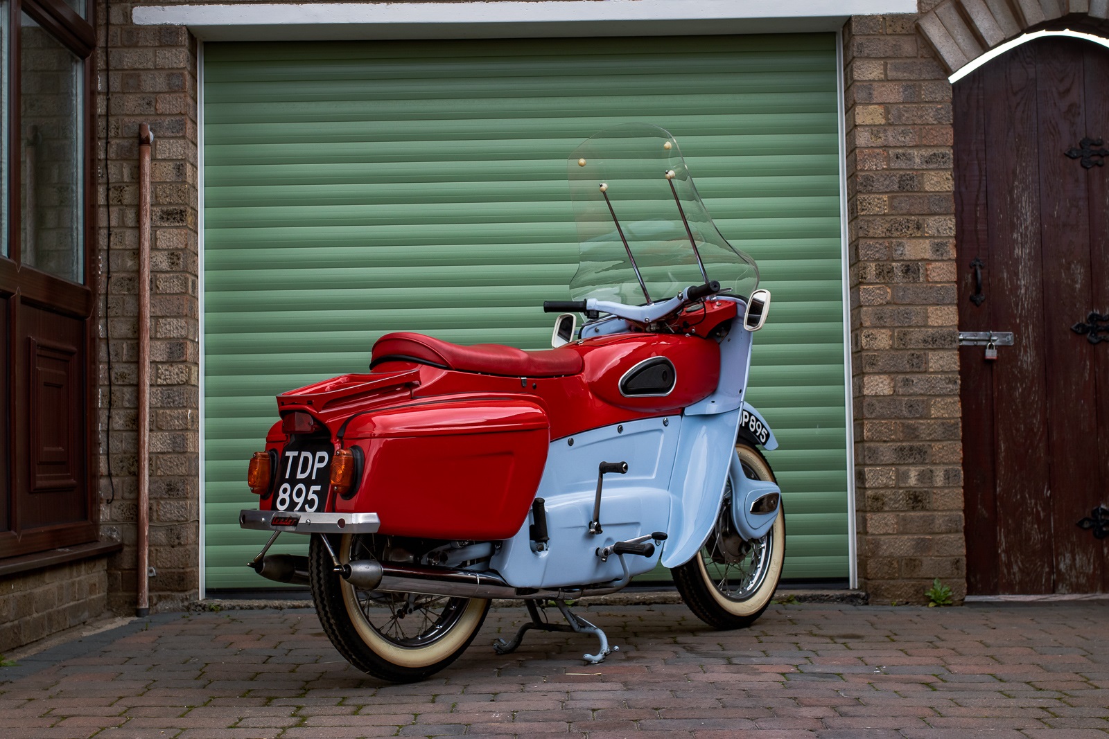 Lot 17 - 1959 Aerial Leader