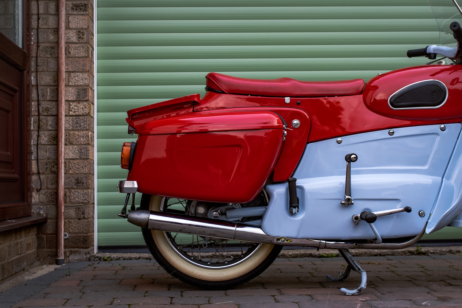 Lot 17 - 1959 Aerial Leader