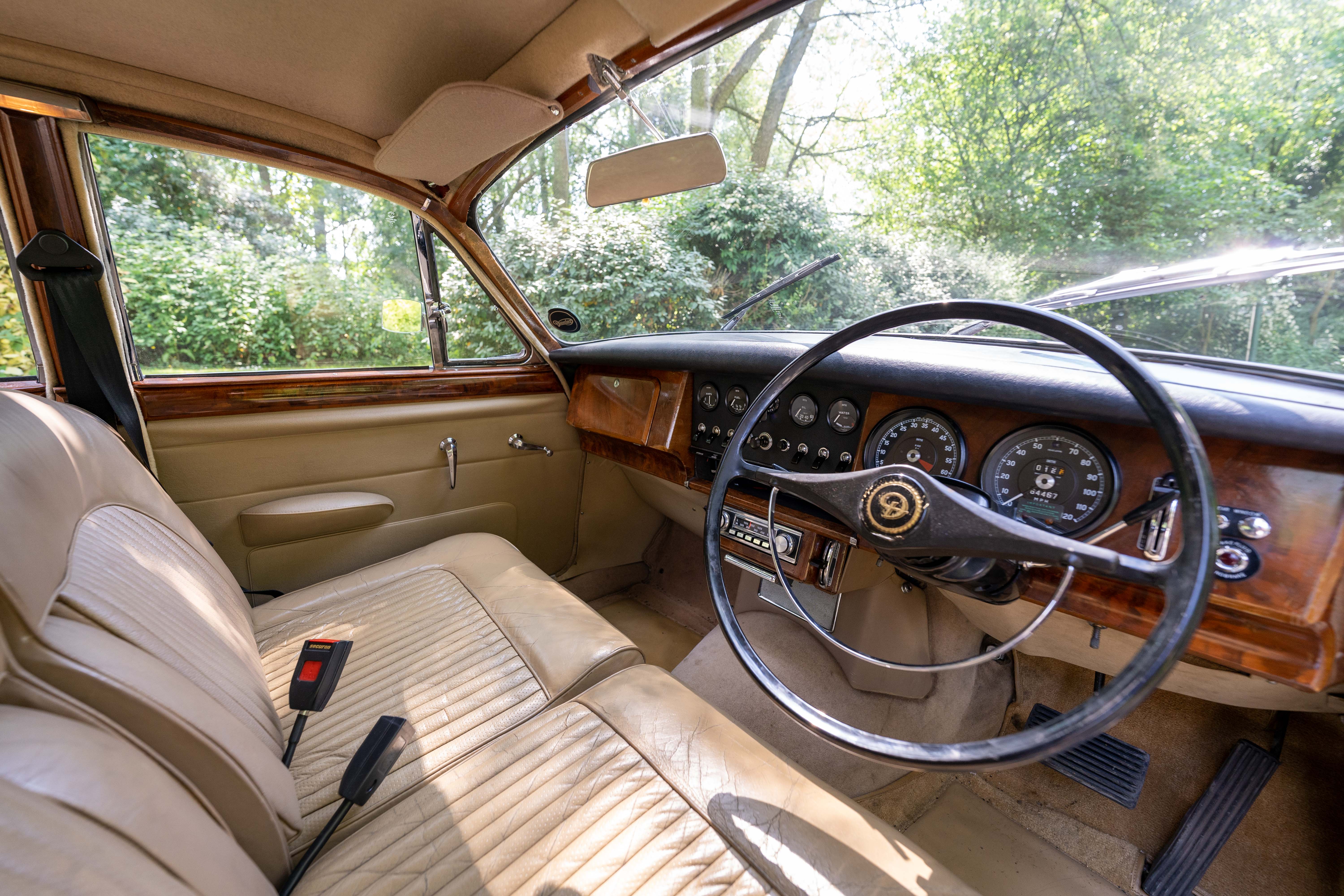 Lot 69 - 1969 Daimler V8-250