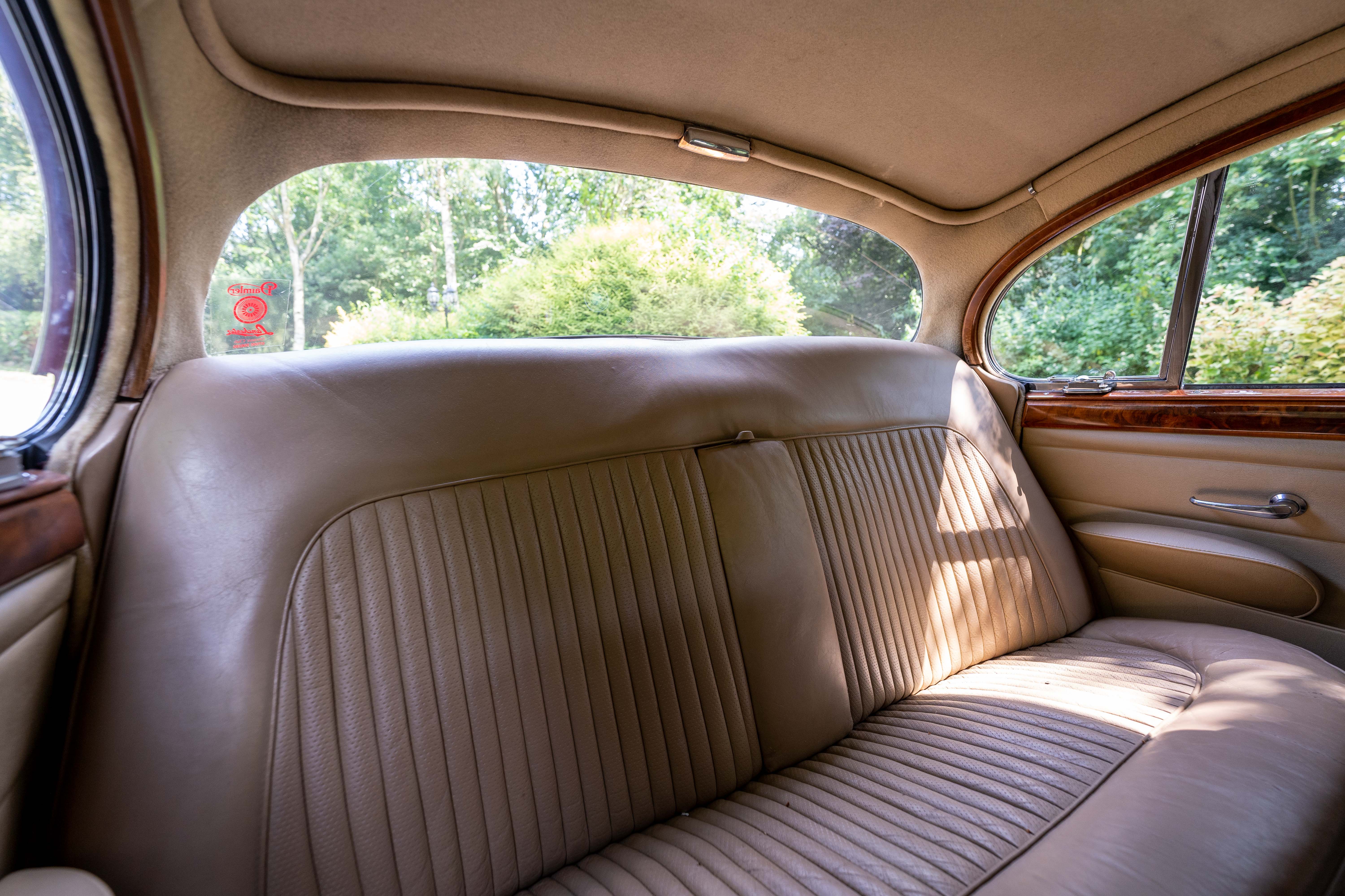 Lot 69 - 1969 Daimler V8-250