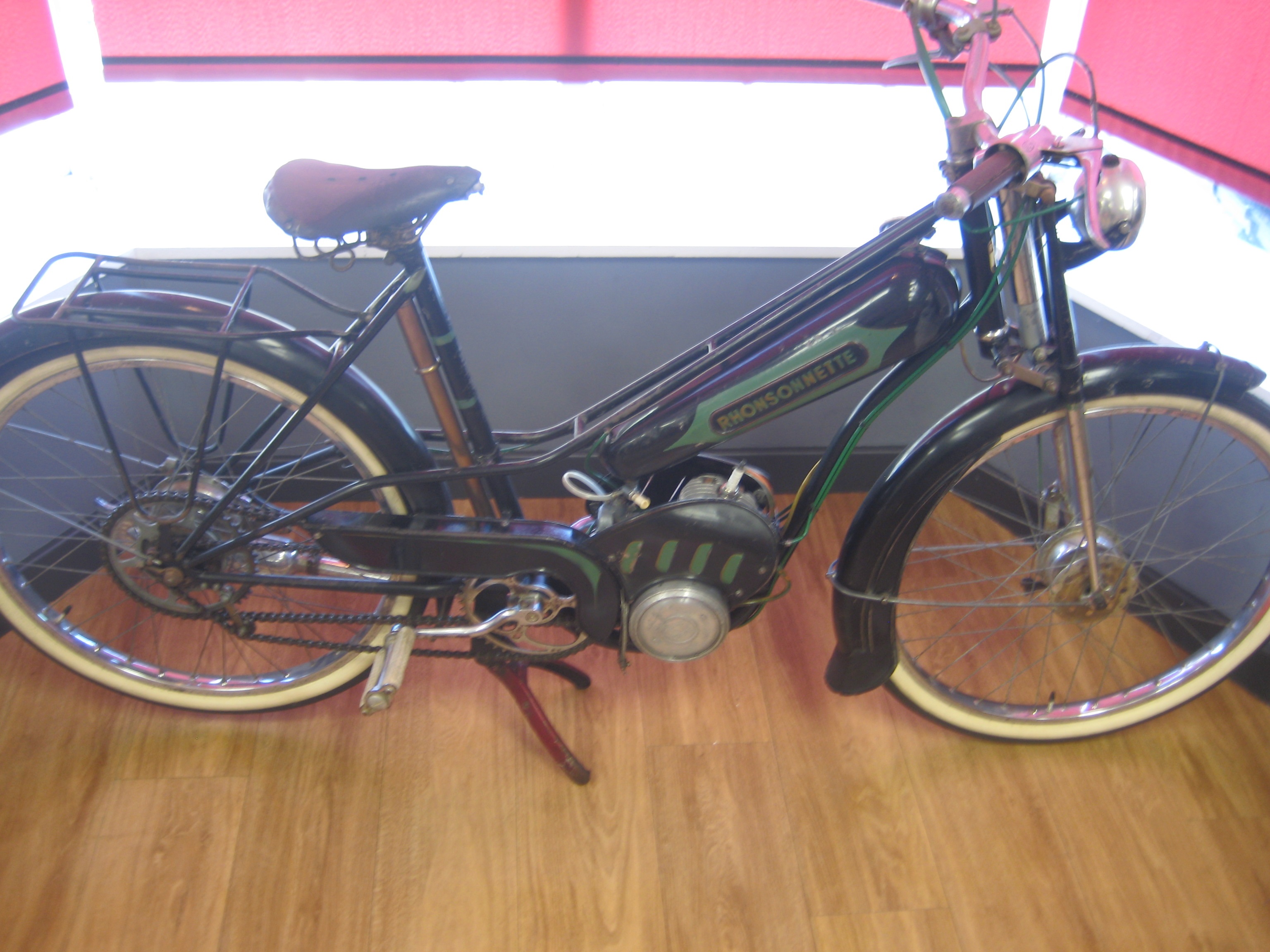 Lot 101 - 1950s Rhonson Rhonsonnette Cyclemotor