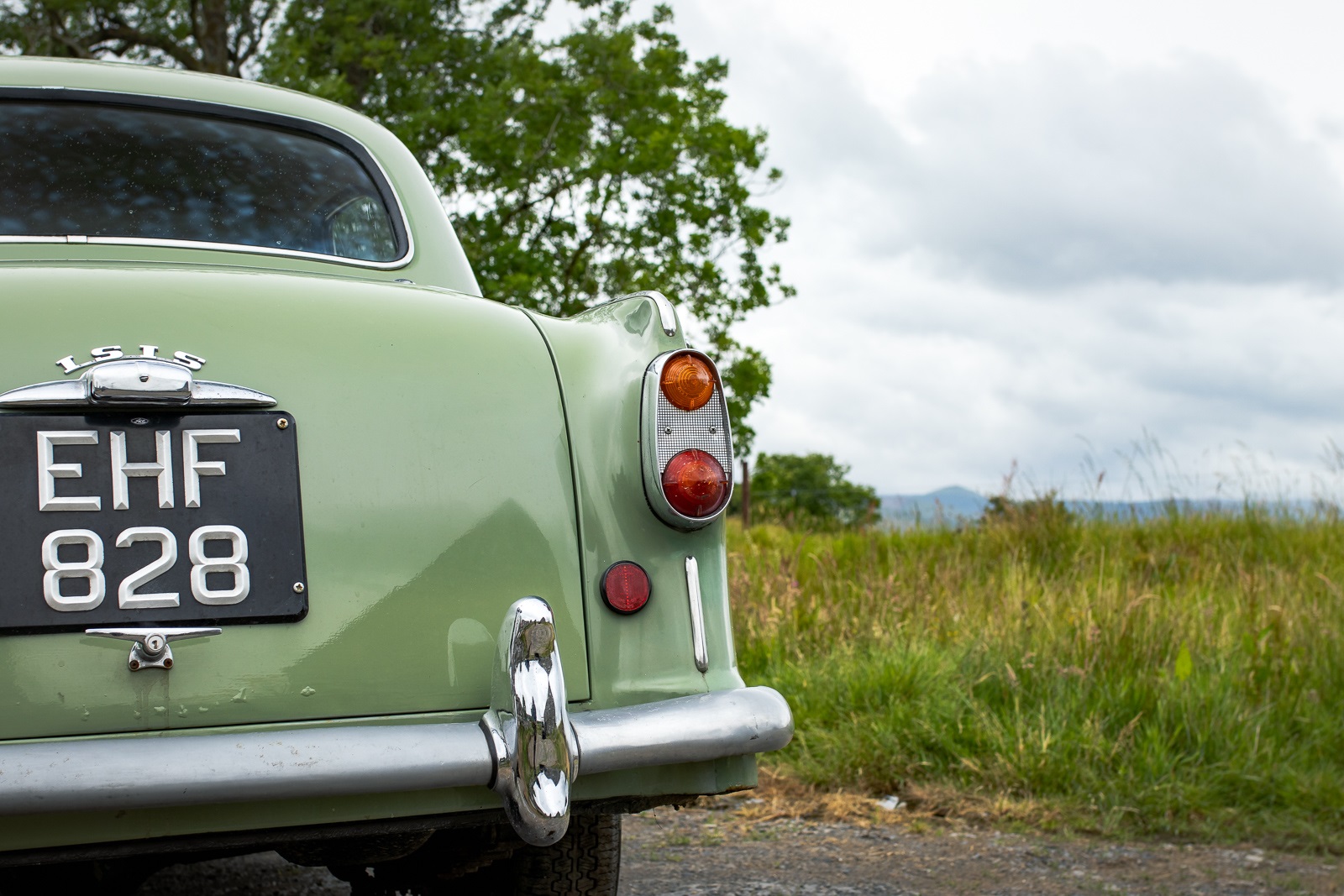 Lot 73 - 1957 Morris ISIS