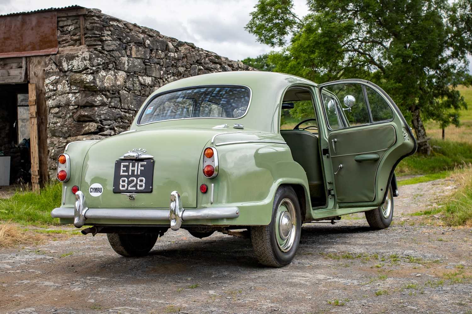 Lot 73 - 1957 Morris ISIS