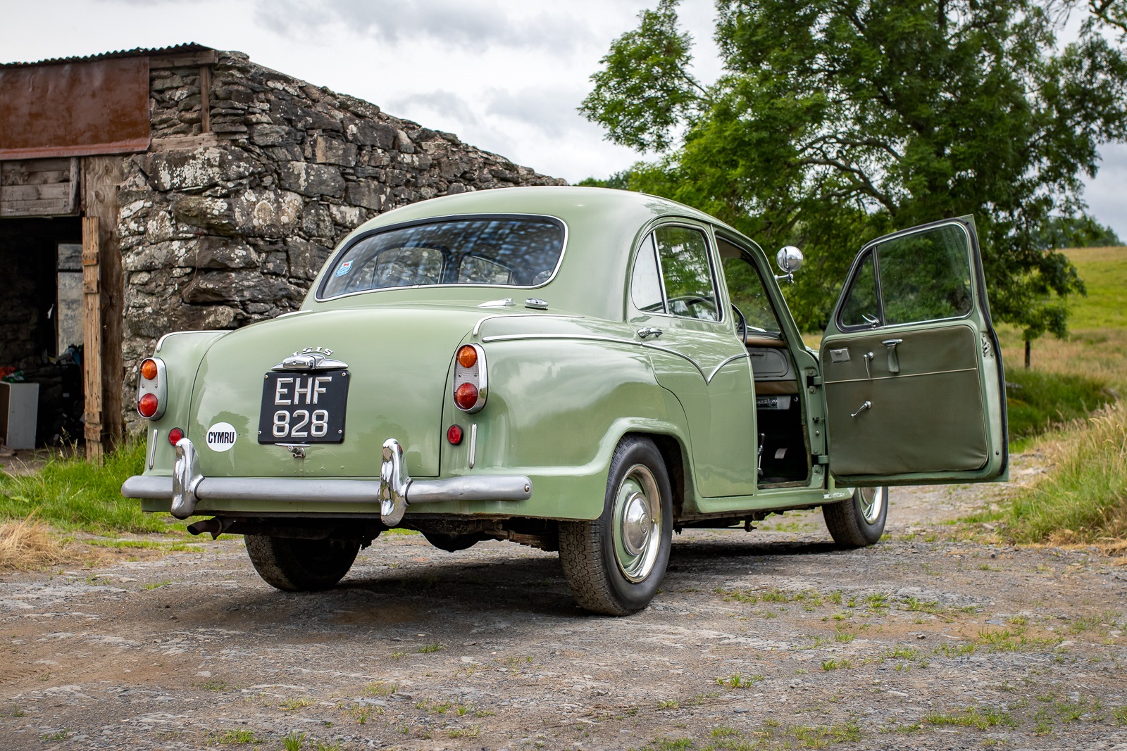 Lot 73 - 1957 Morris ISIS