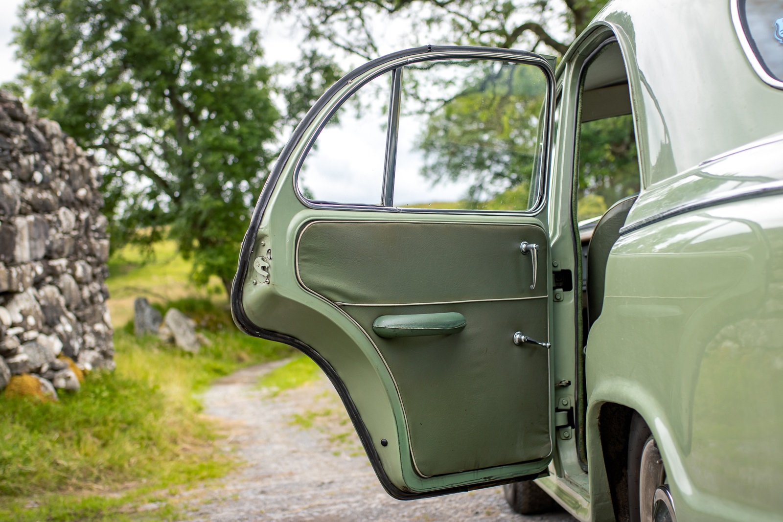 Lot 73 - 1957 Morris ISIS