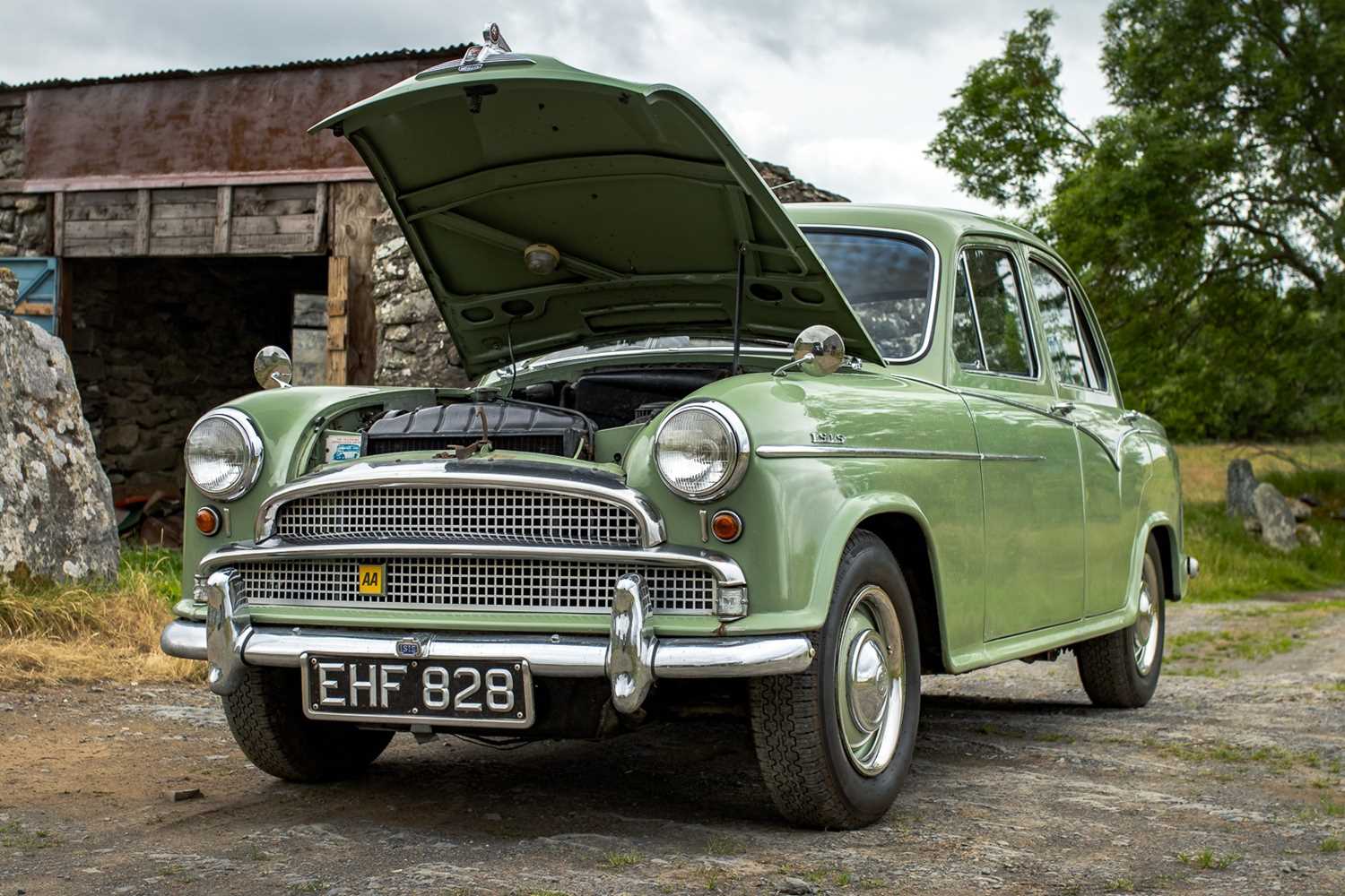 Lot 73 - 1957 Morris ISIS