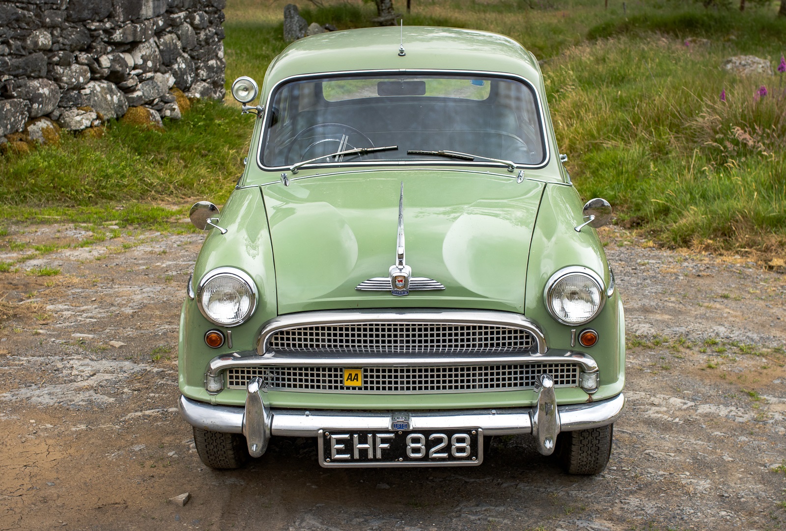 Lot 73 - 1957 Morris ISIS
