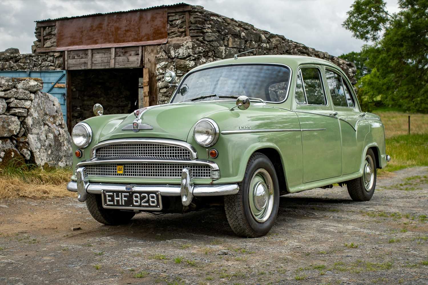 Lot 73 - 1957 Morris ISIS