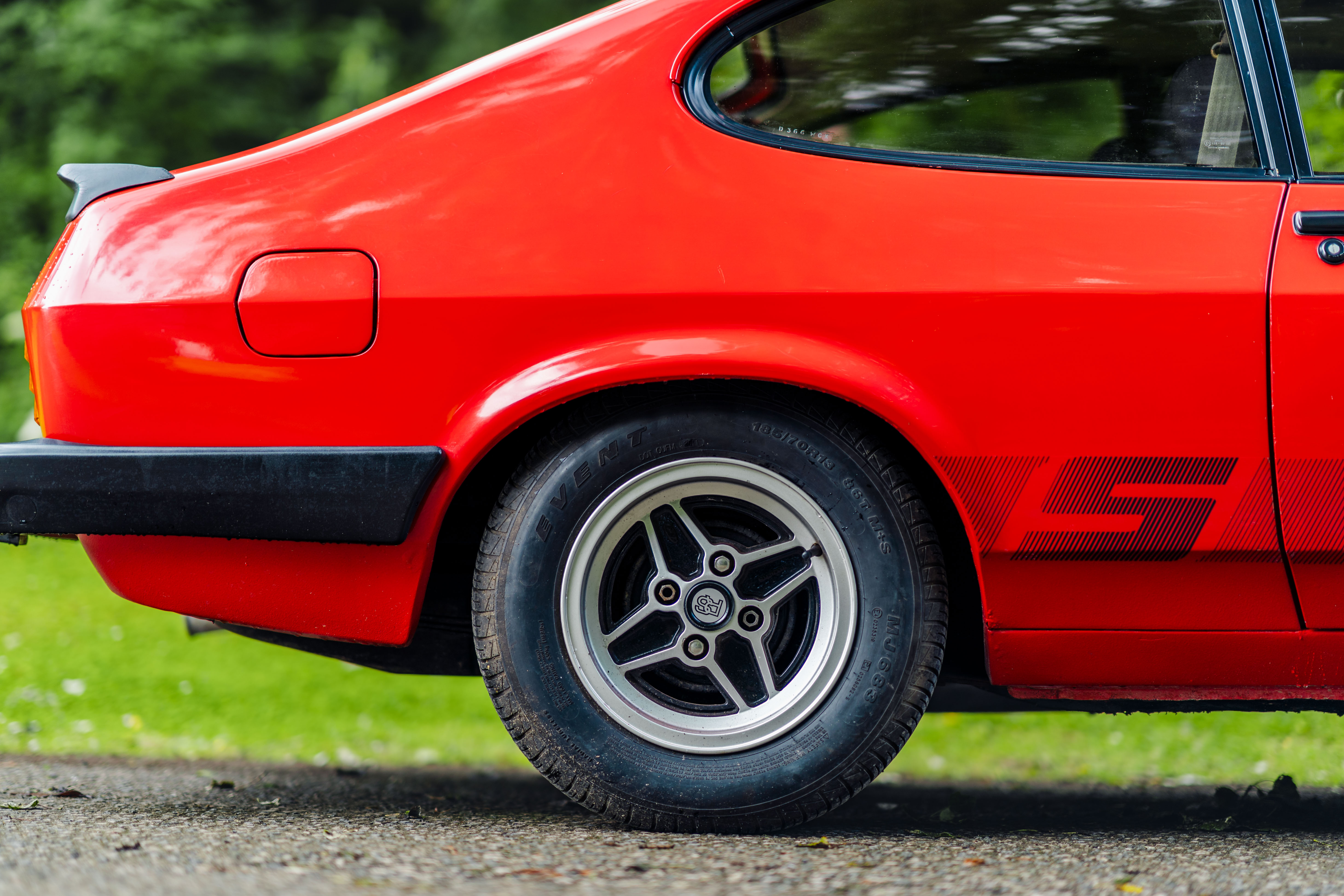 Lot 81 - 1987 Ford Capri 1.6 Laser - 2.0S Tribute