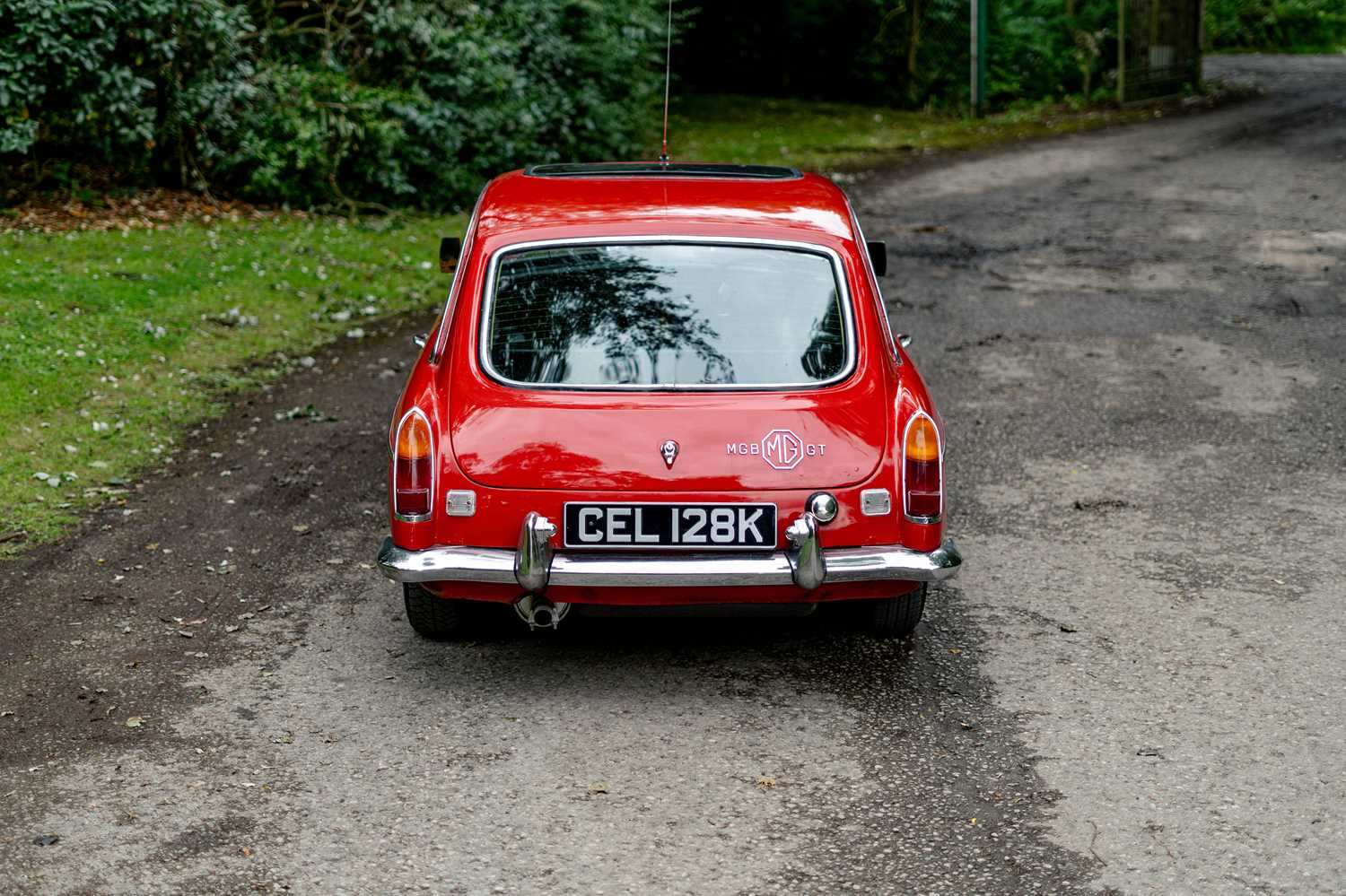 Lot 43 - 1971 MGB GT