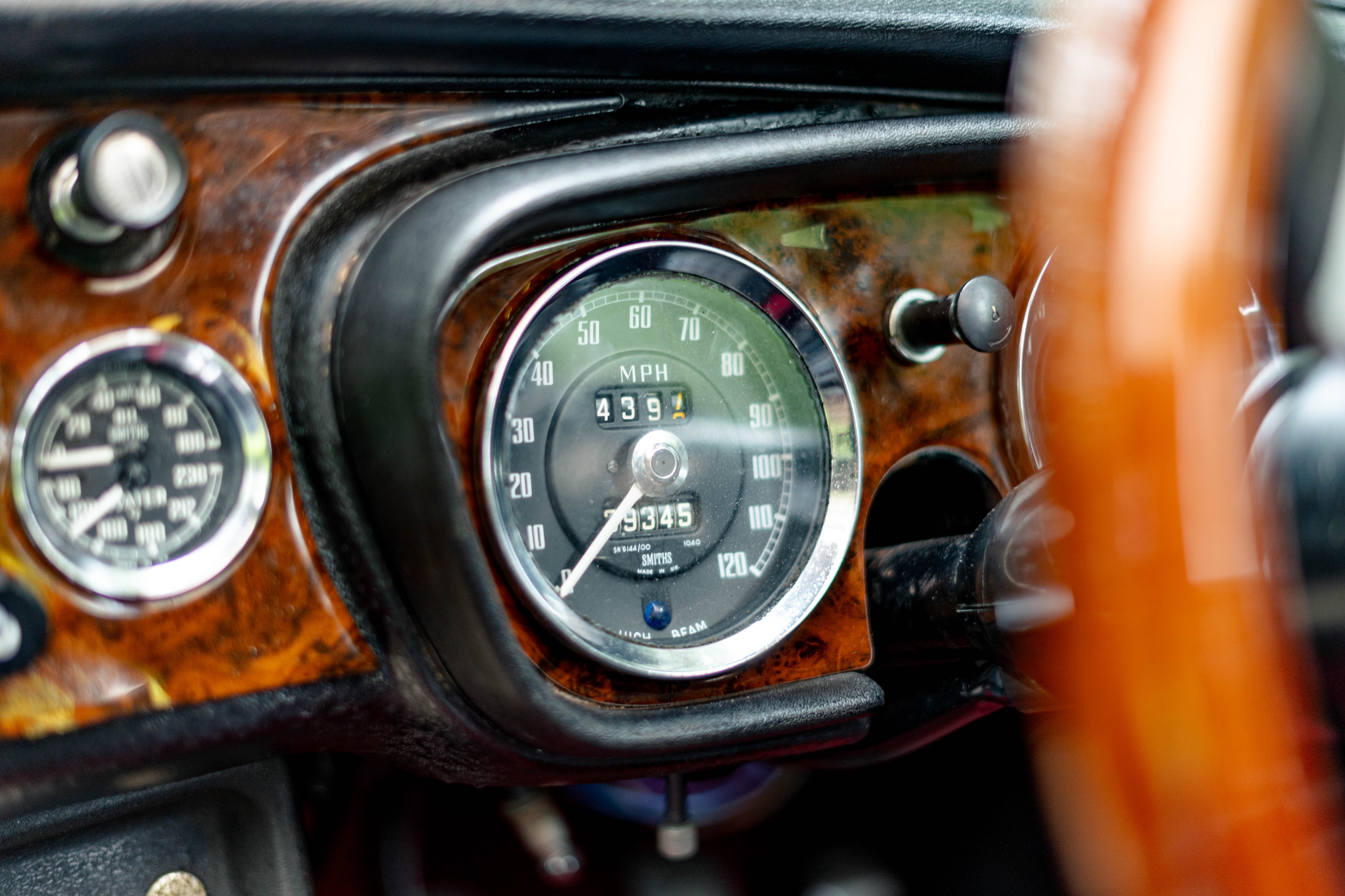 Lot 43 - 1971 MGB GT