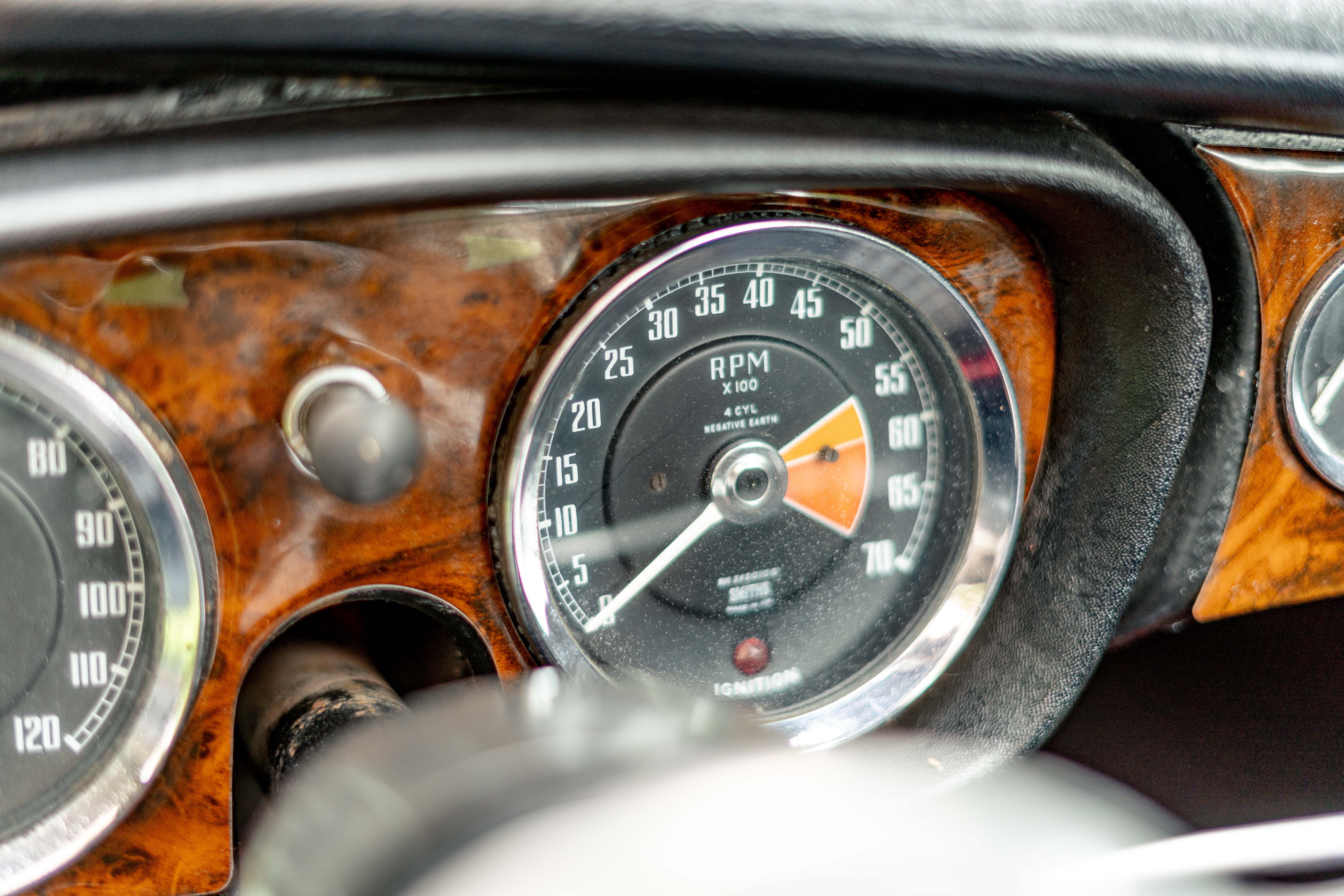 Lot 43 - 1971 MGB GT