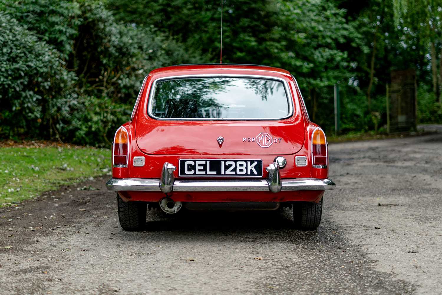 Lot 43 - 1971 MGB GT