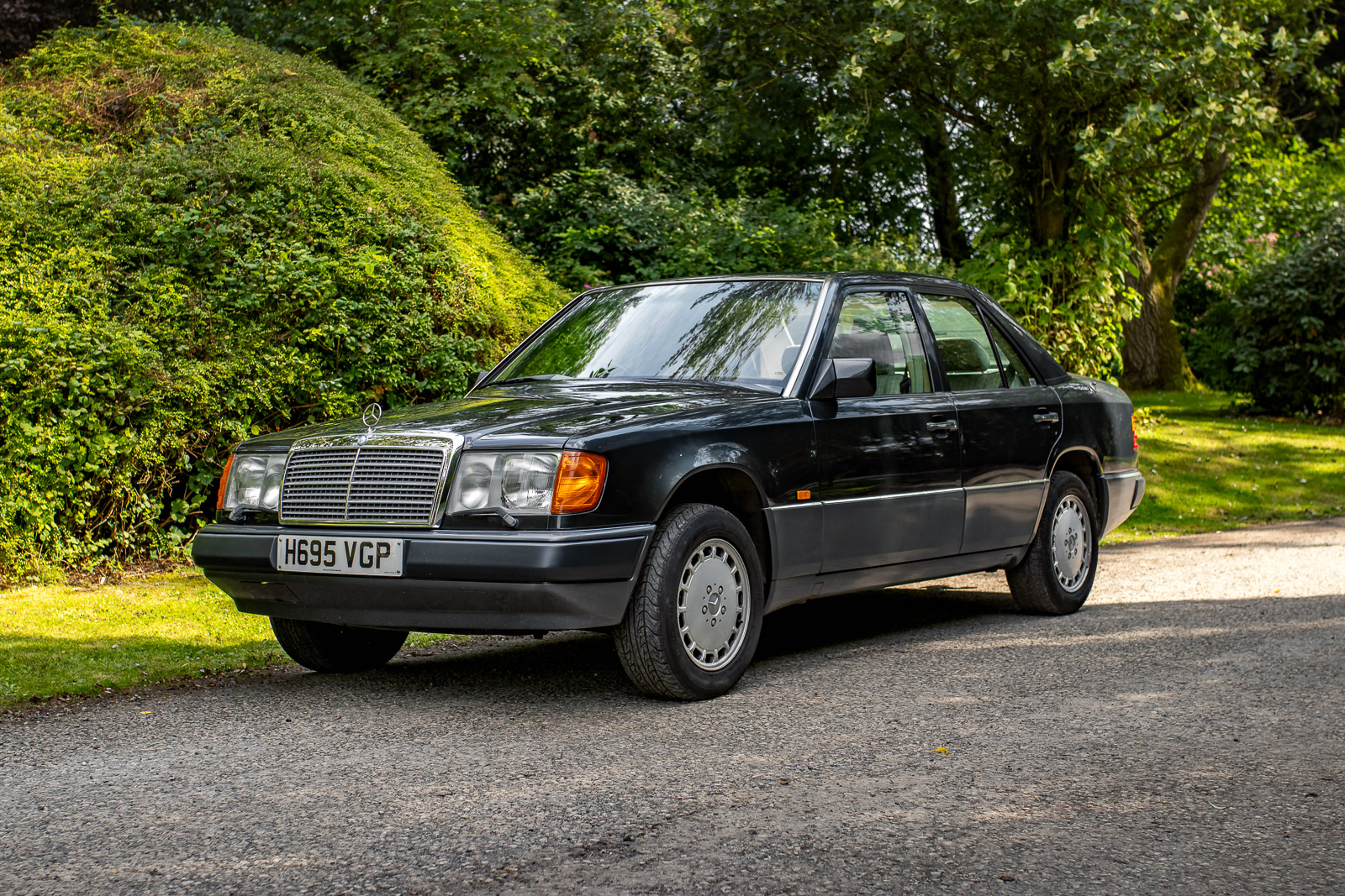 Lot 97 - 1990 Mercedes-Benz 300 E 4matic