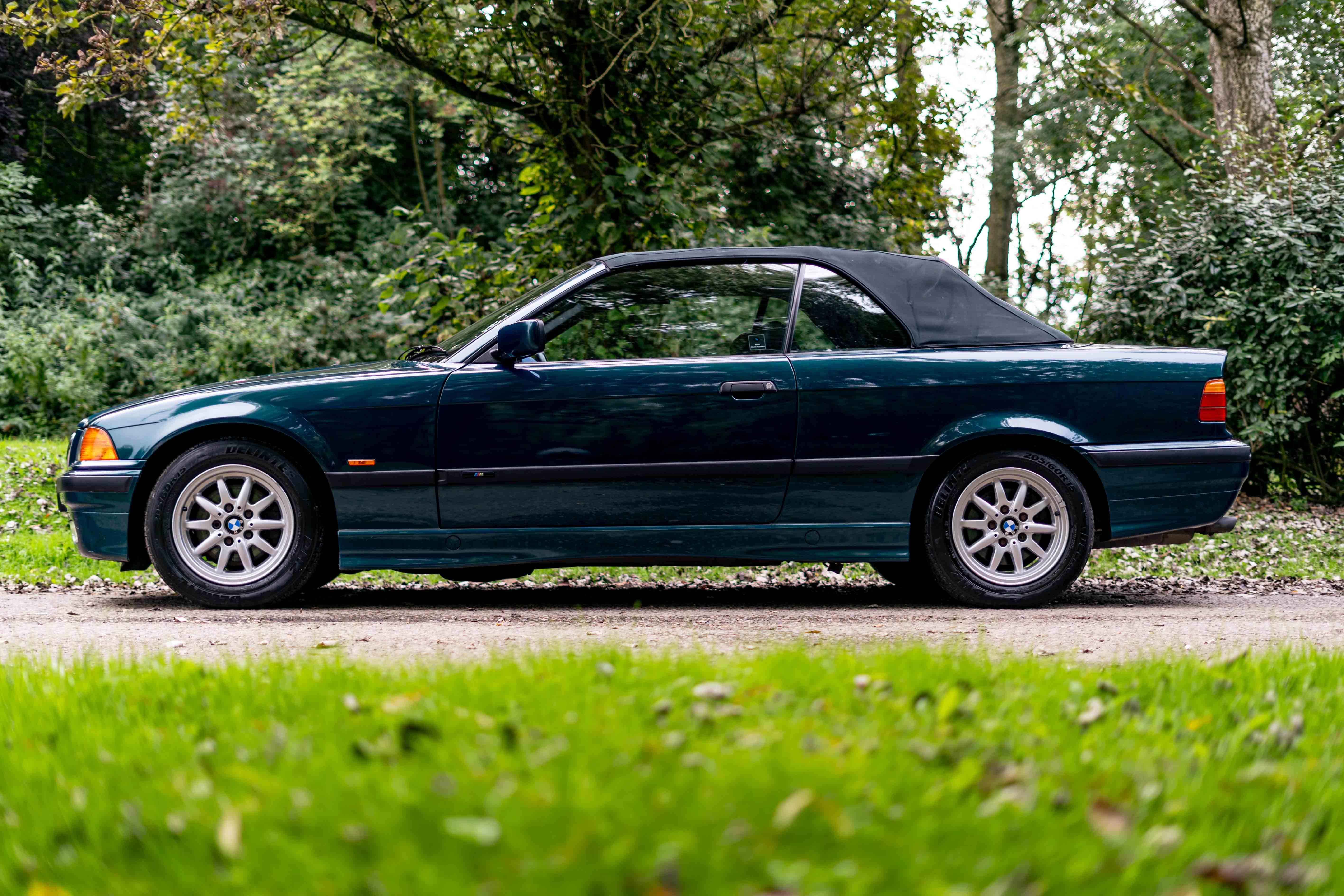 Lot 13 - 1999 BMW 328i Convertible