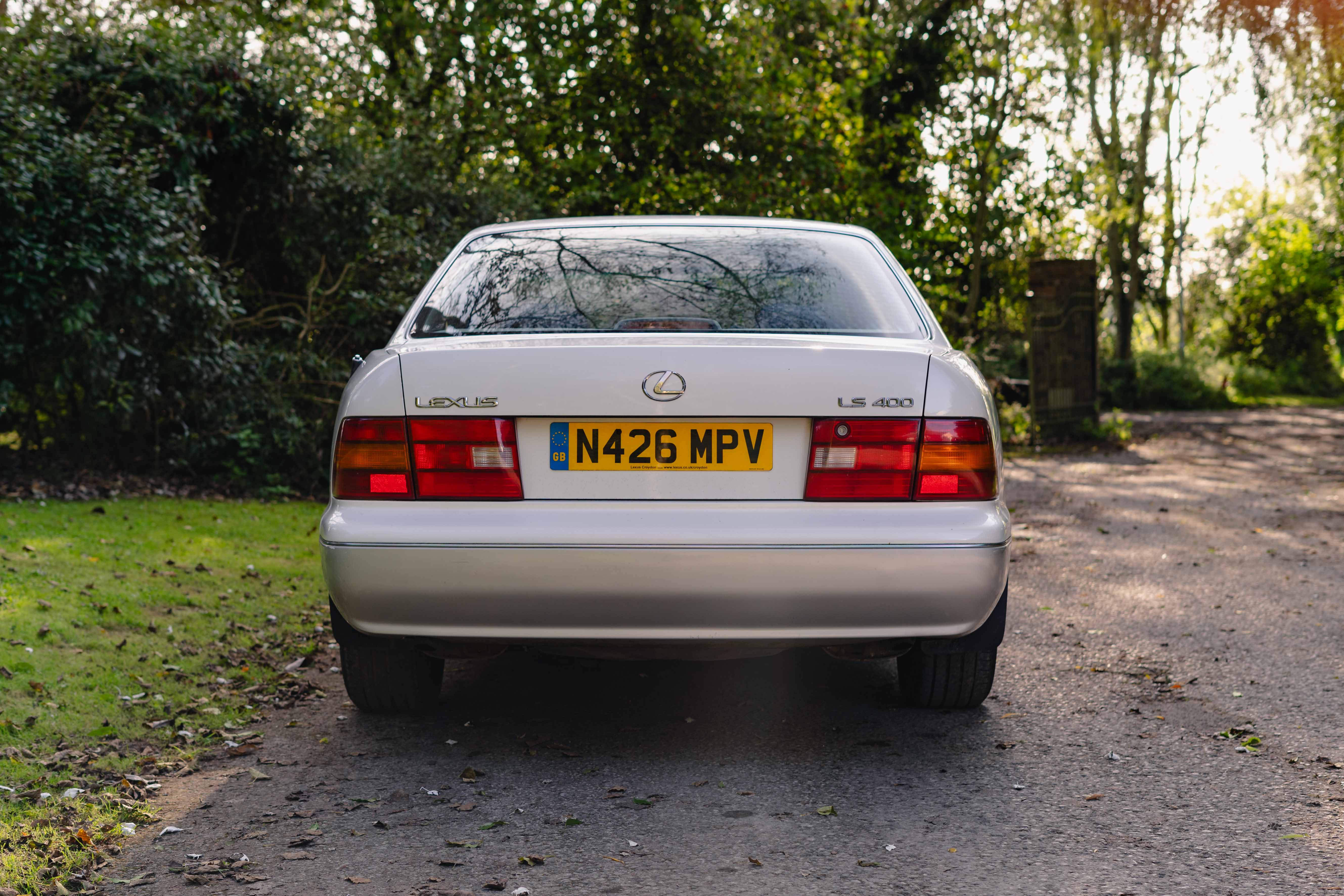 Lot 35 - 1995 Lexus LS400