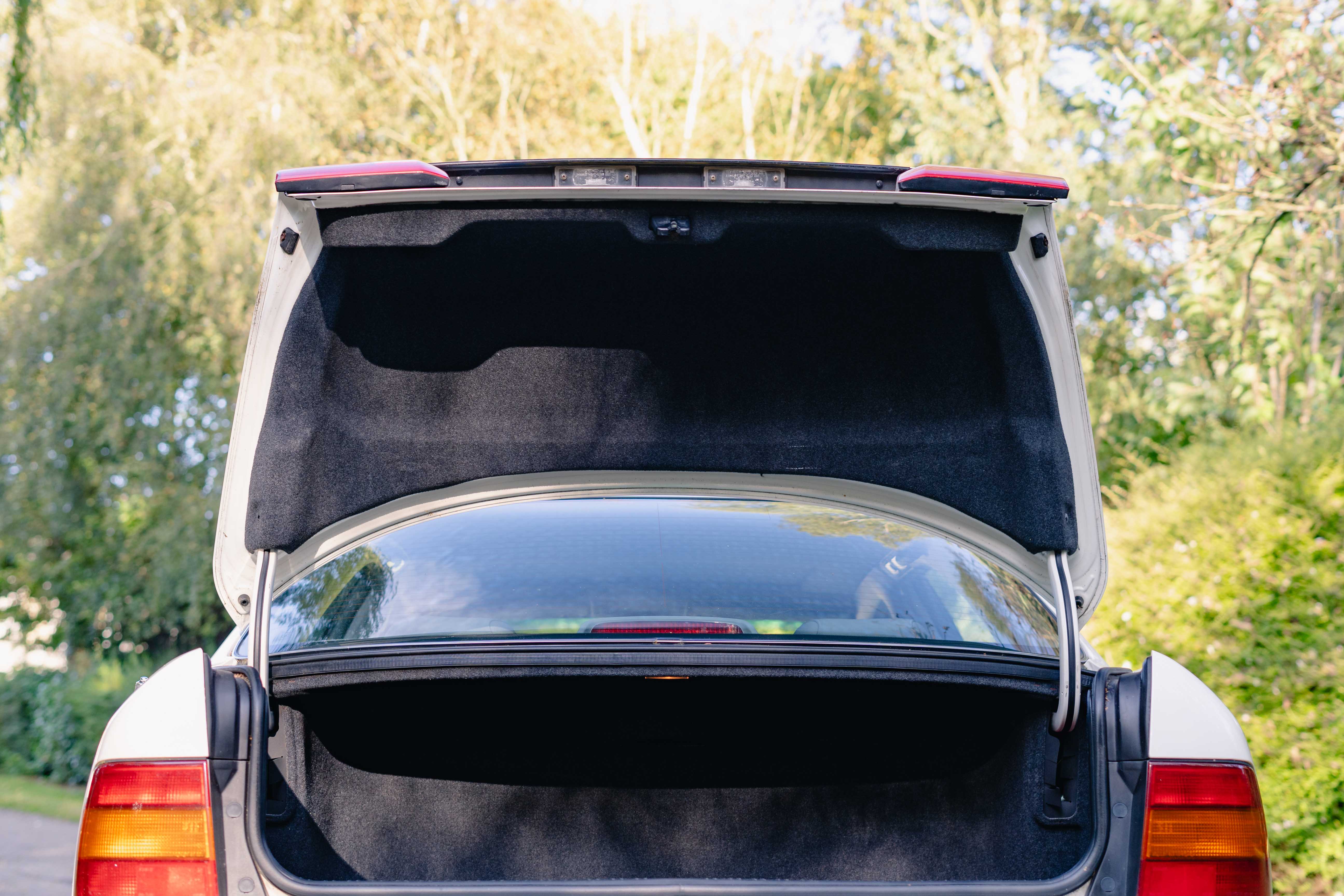 Lot 35 - 1995 Lexus LS400