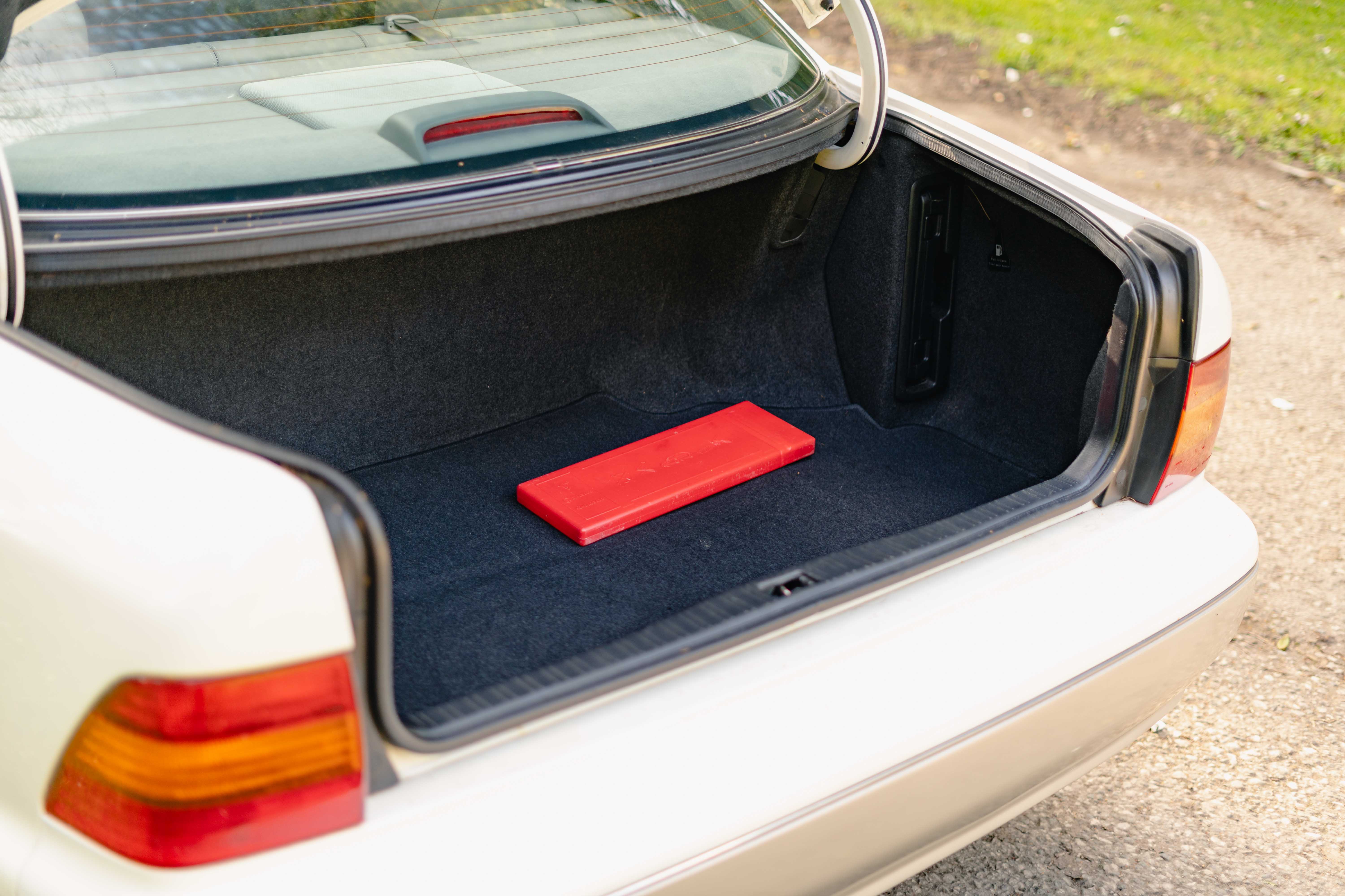 Lot 35 - 1995 Lexus LS400