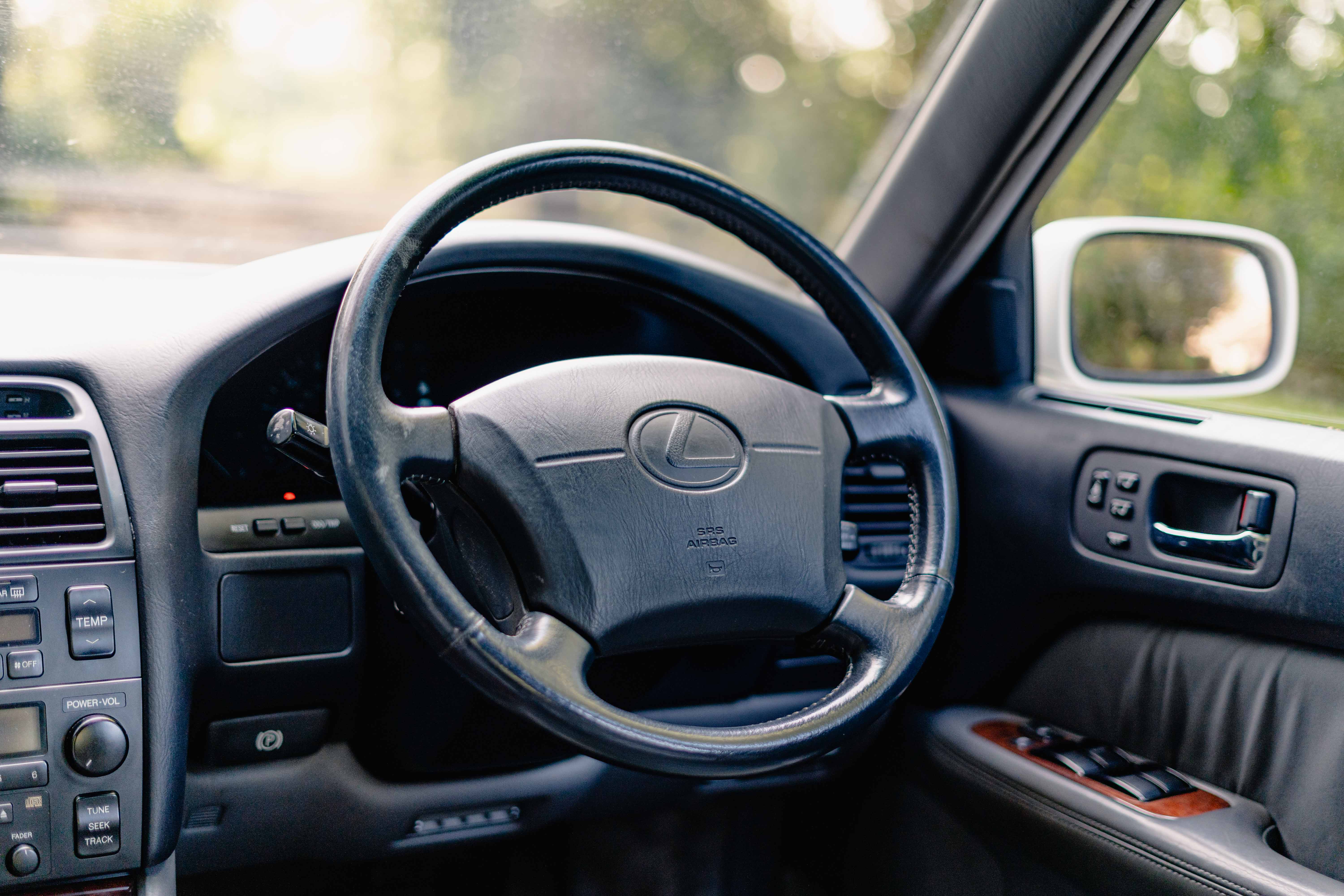 Lot 35 - 1995 Lexus LS400