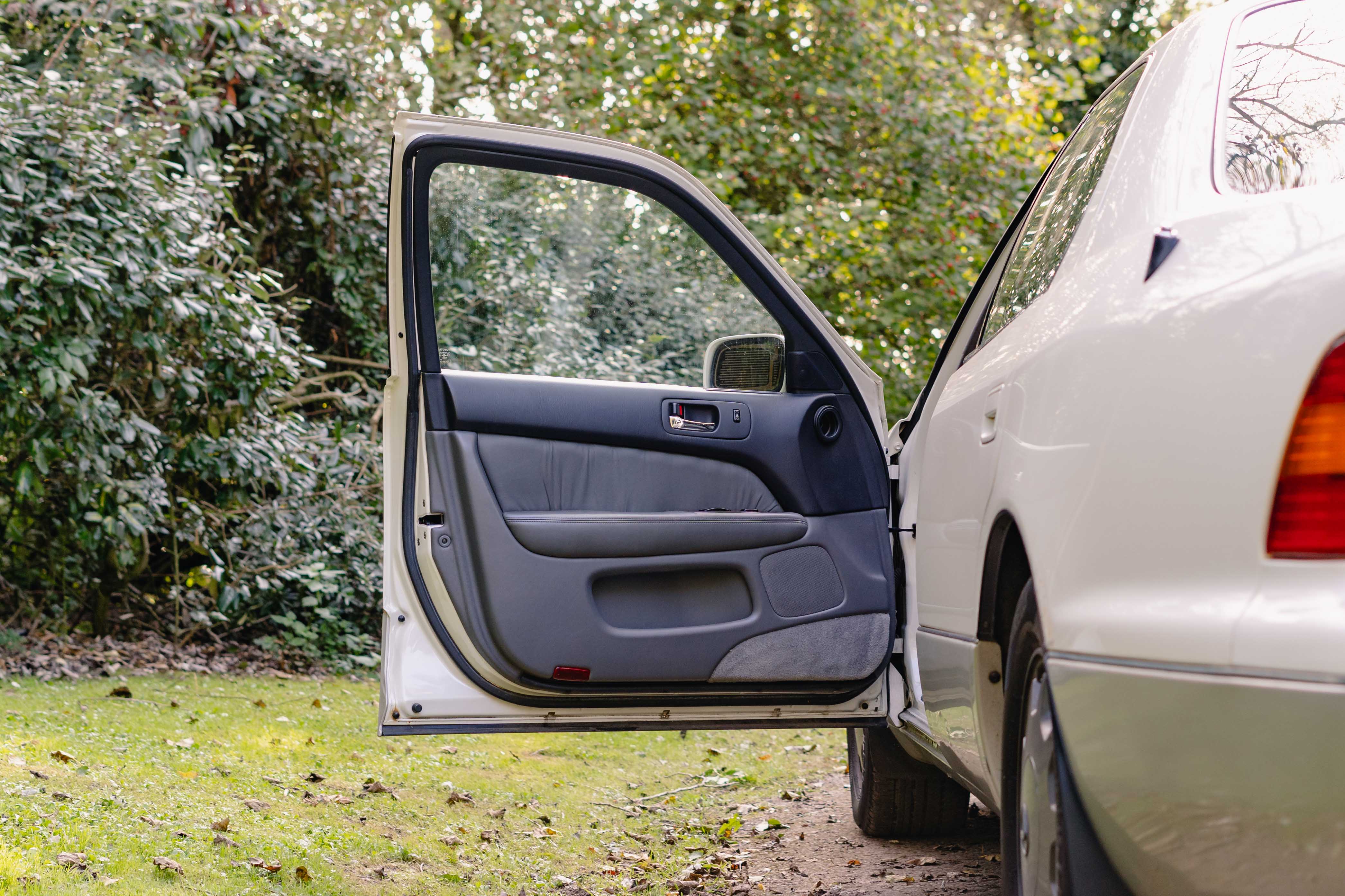 Lot 35 - 1995 Lexus LS400