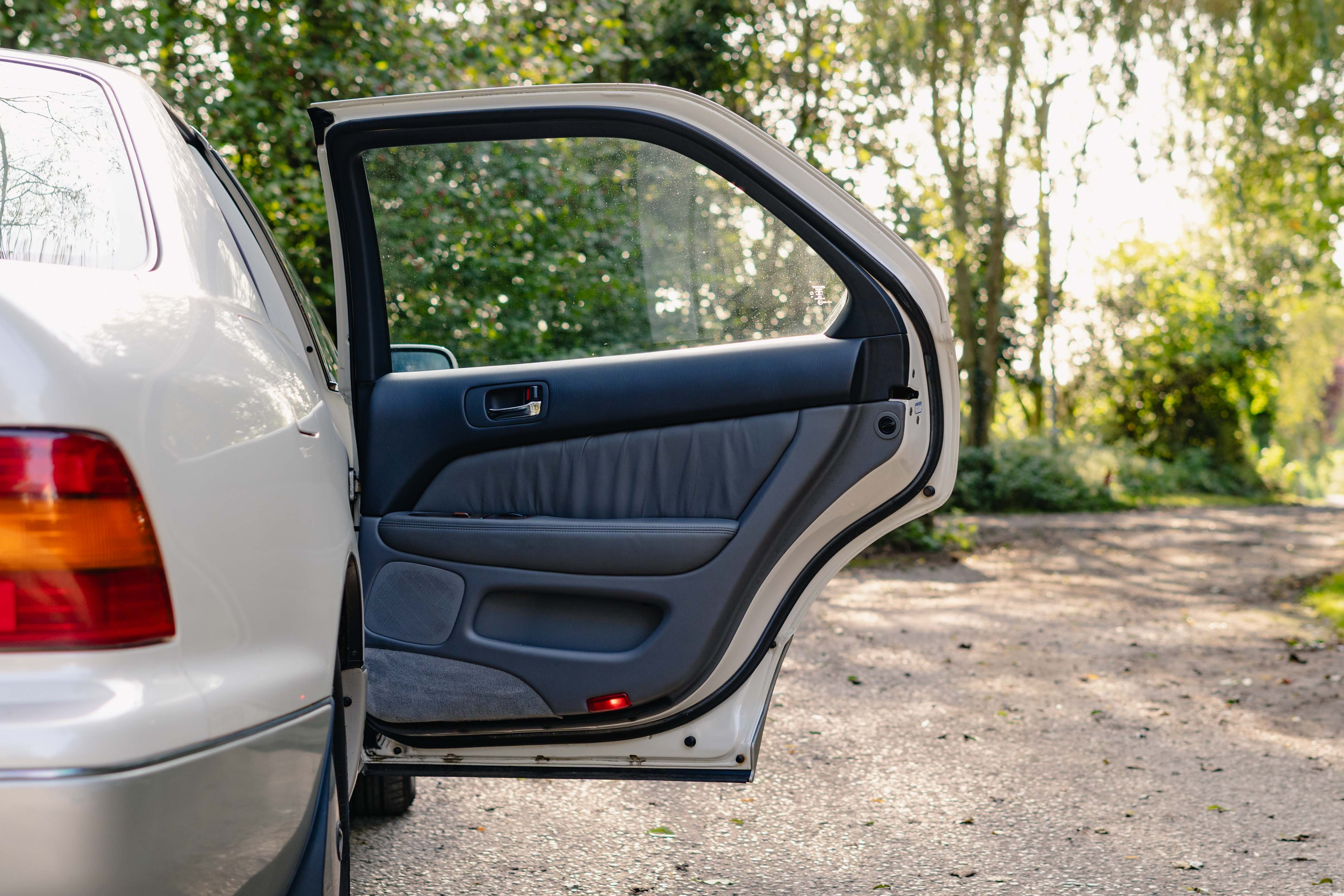 Lot 35 - 1995 Lexus LS400