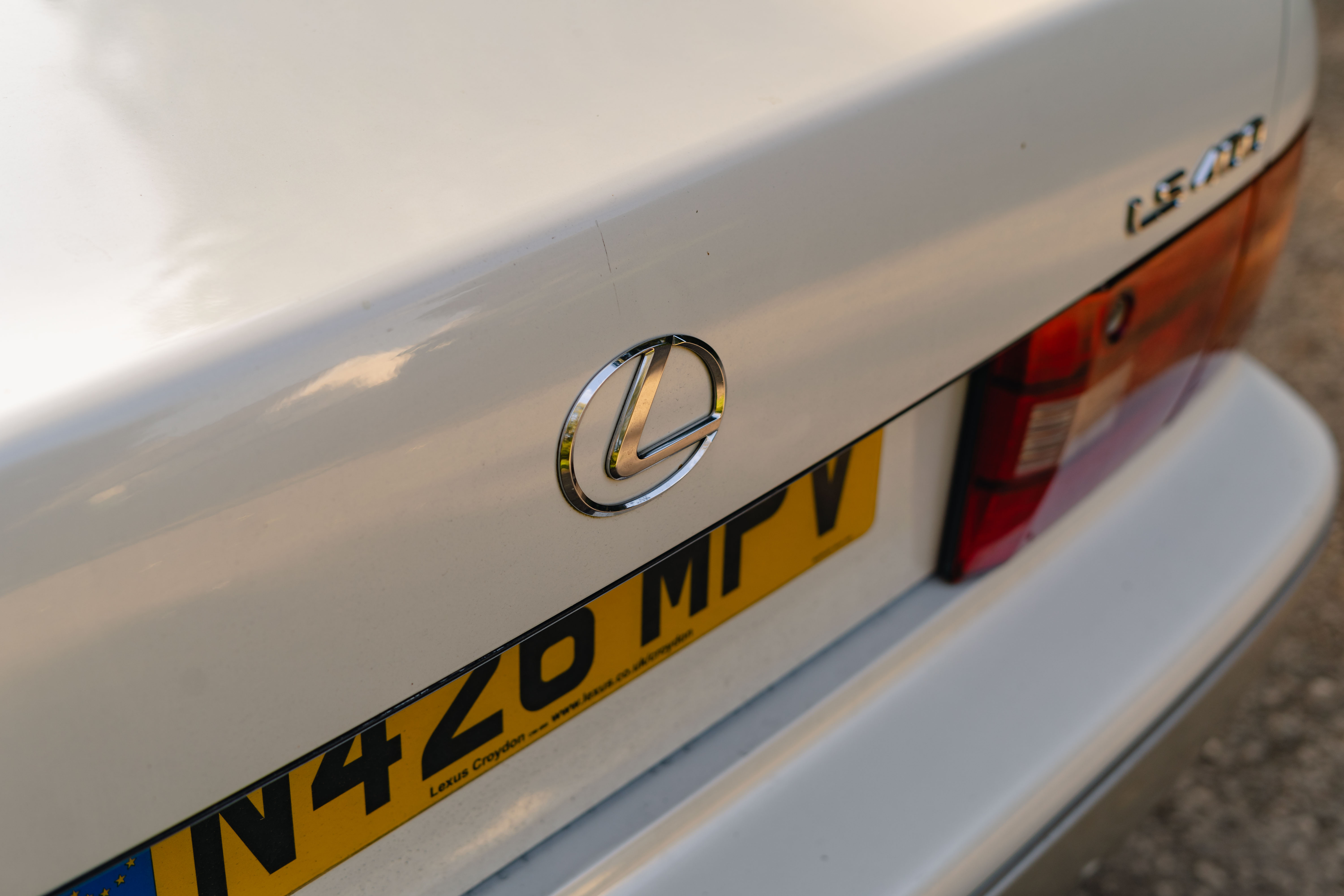 Lot 35 - 1995 Lexus LS400