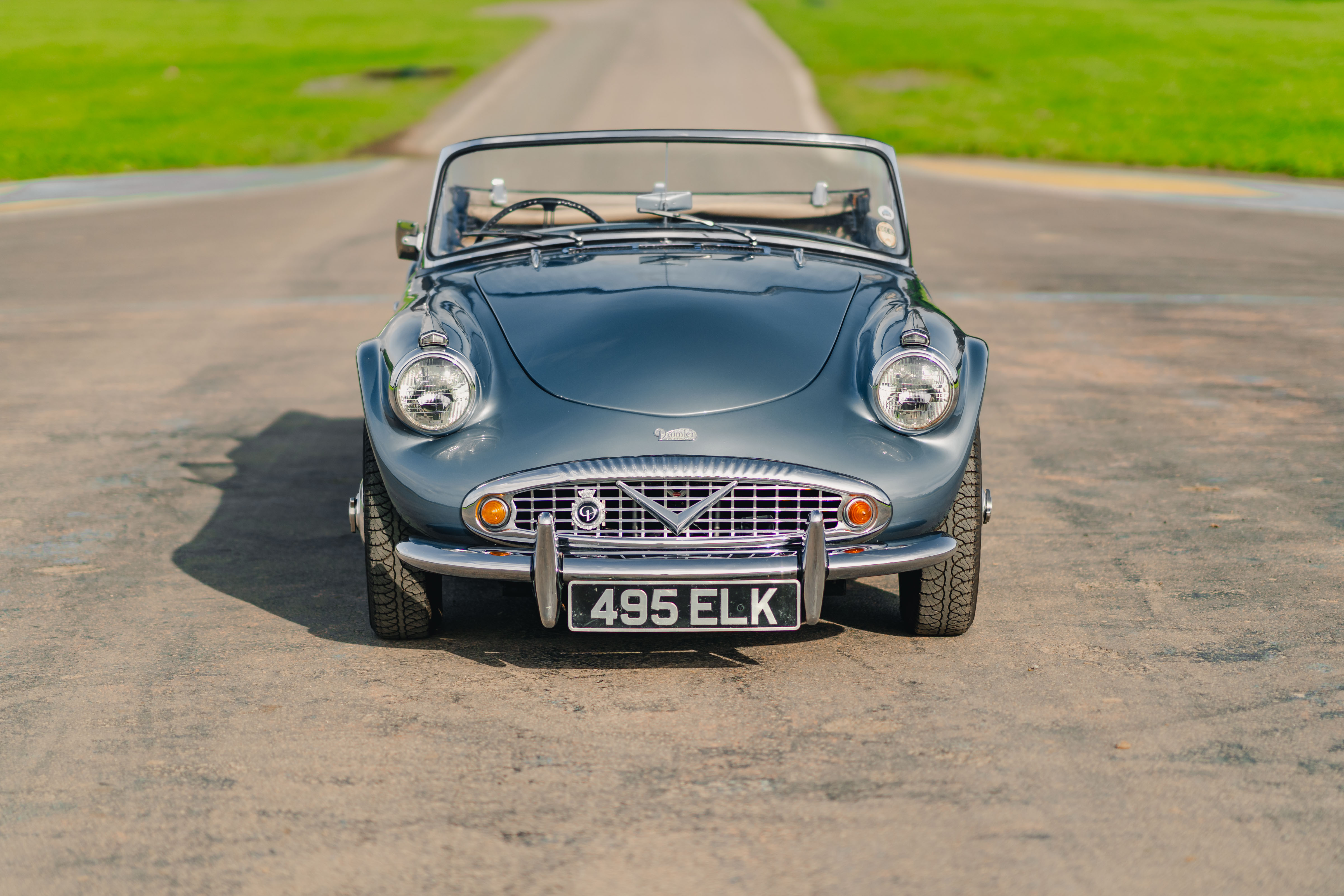 Lot 38 - 1962 Daimler SP250 B-Spec