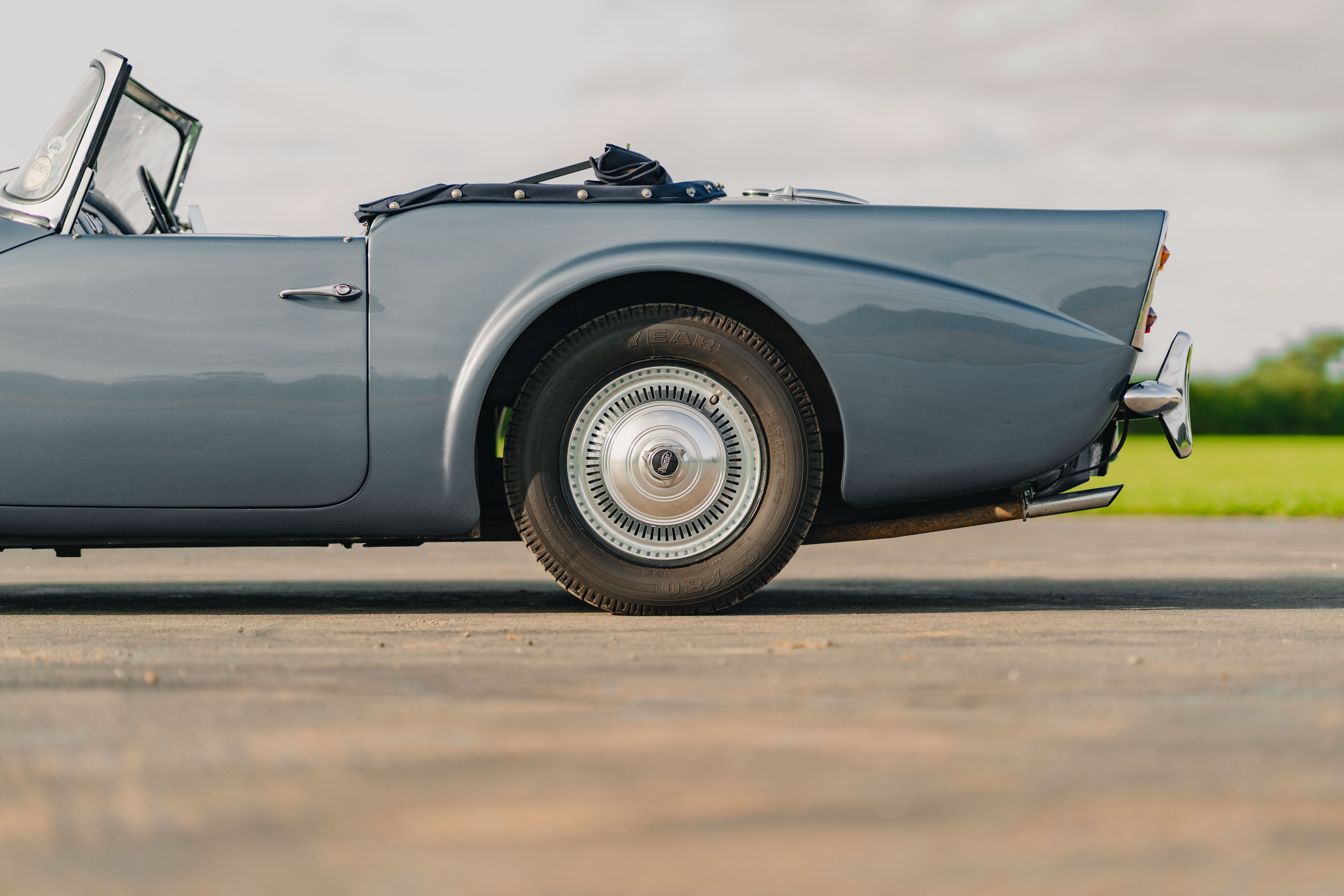 Lot 38 - 1962 Daimler SP250 B-Spec