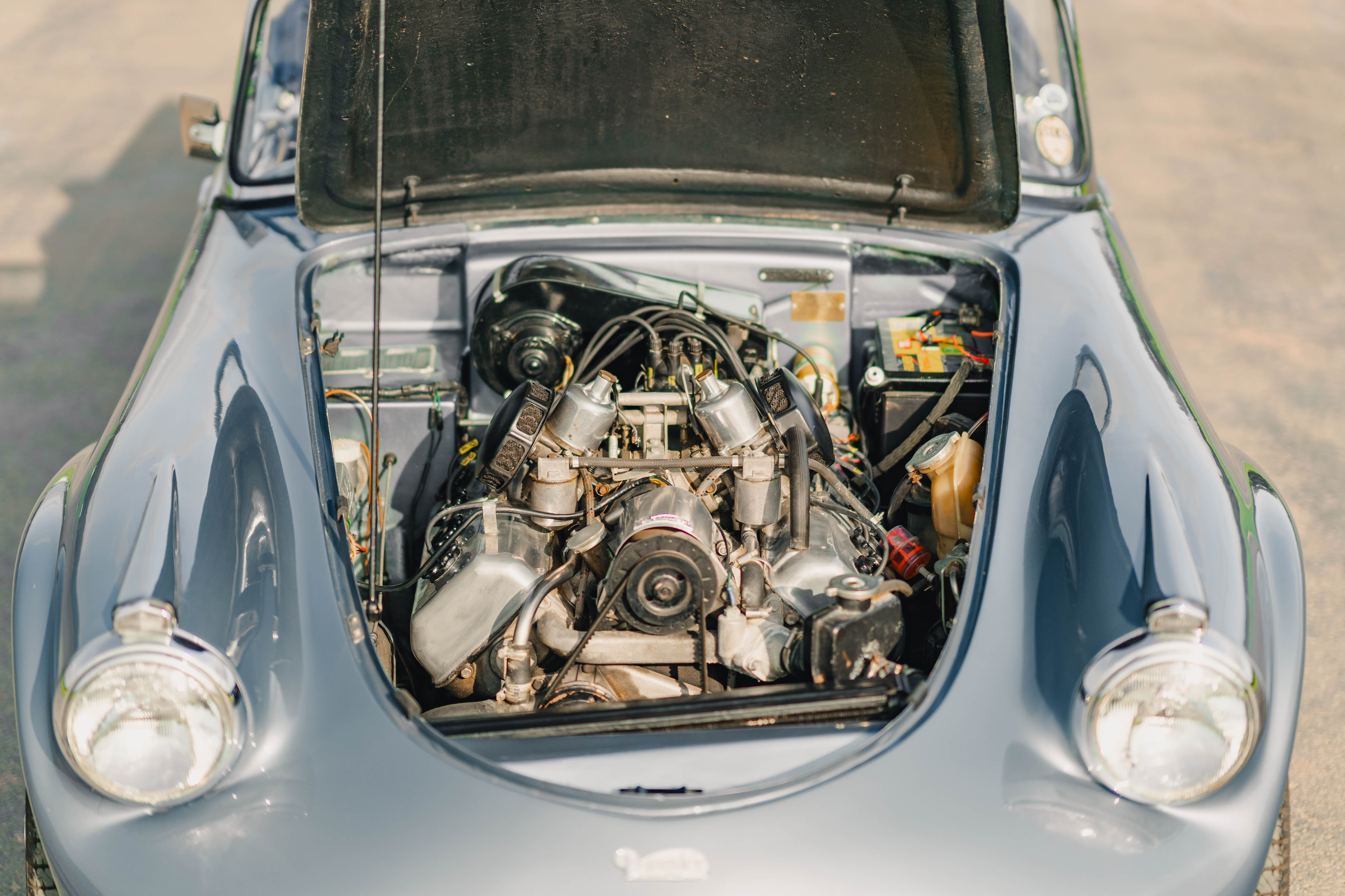 Lot 38 - 1962 Daimler SP250 B-Spec