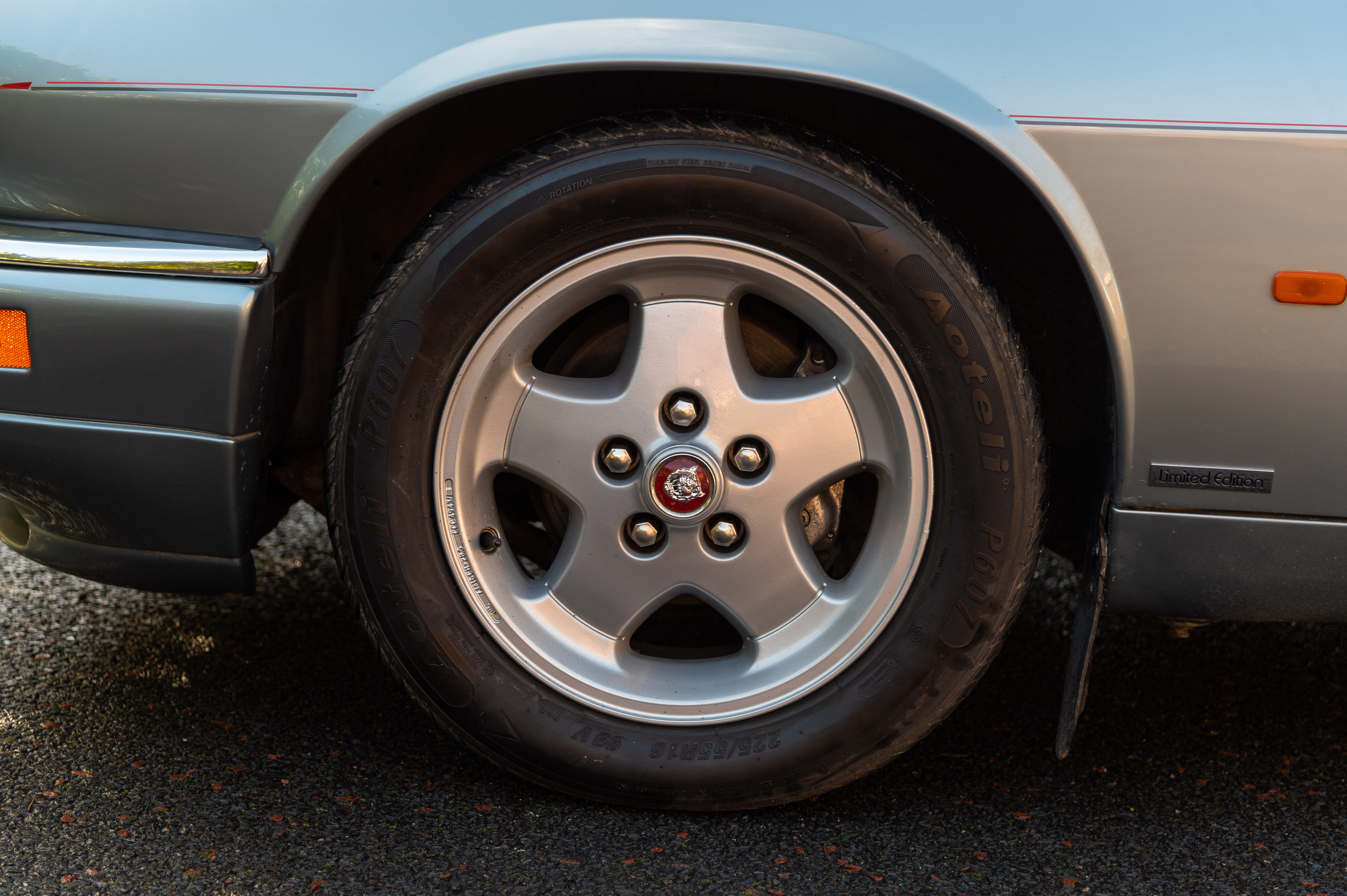 Lot 16 - 1994 Jaguar XJS