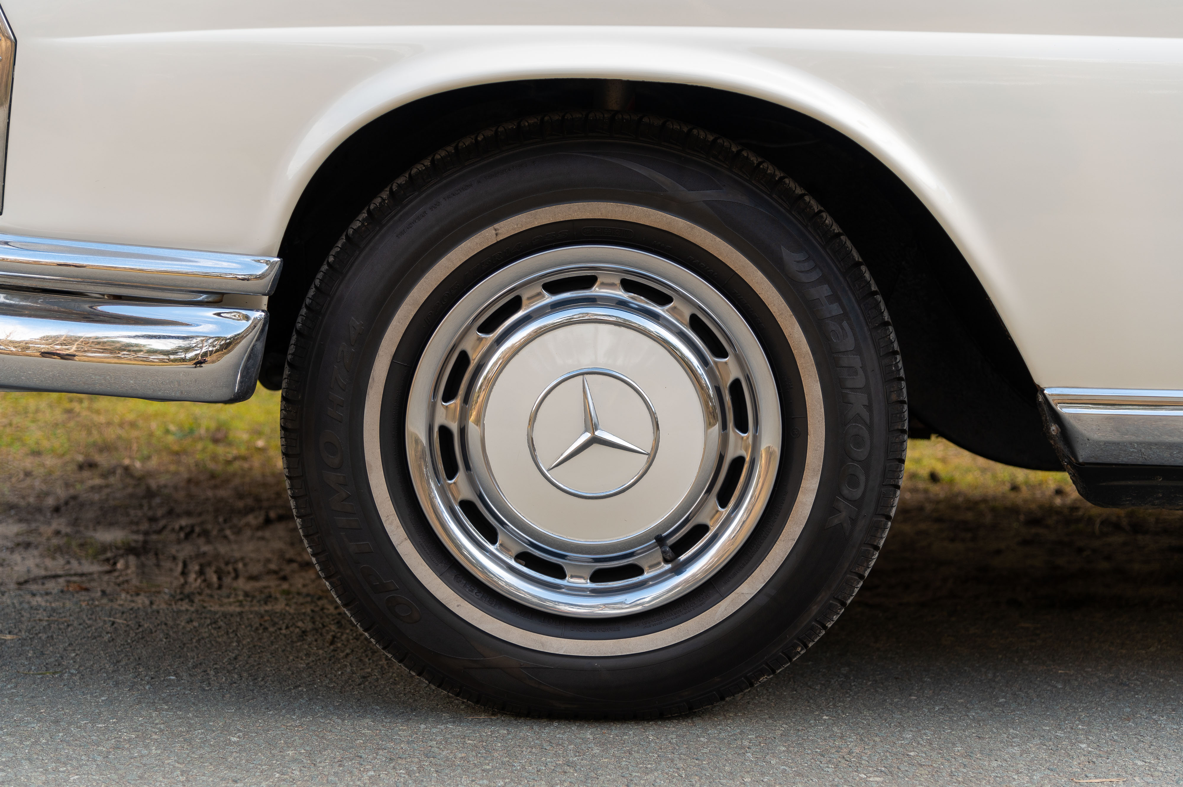 Lot 15 - 1962 Mercedes 220 SEB