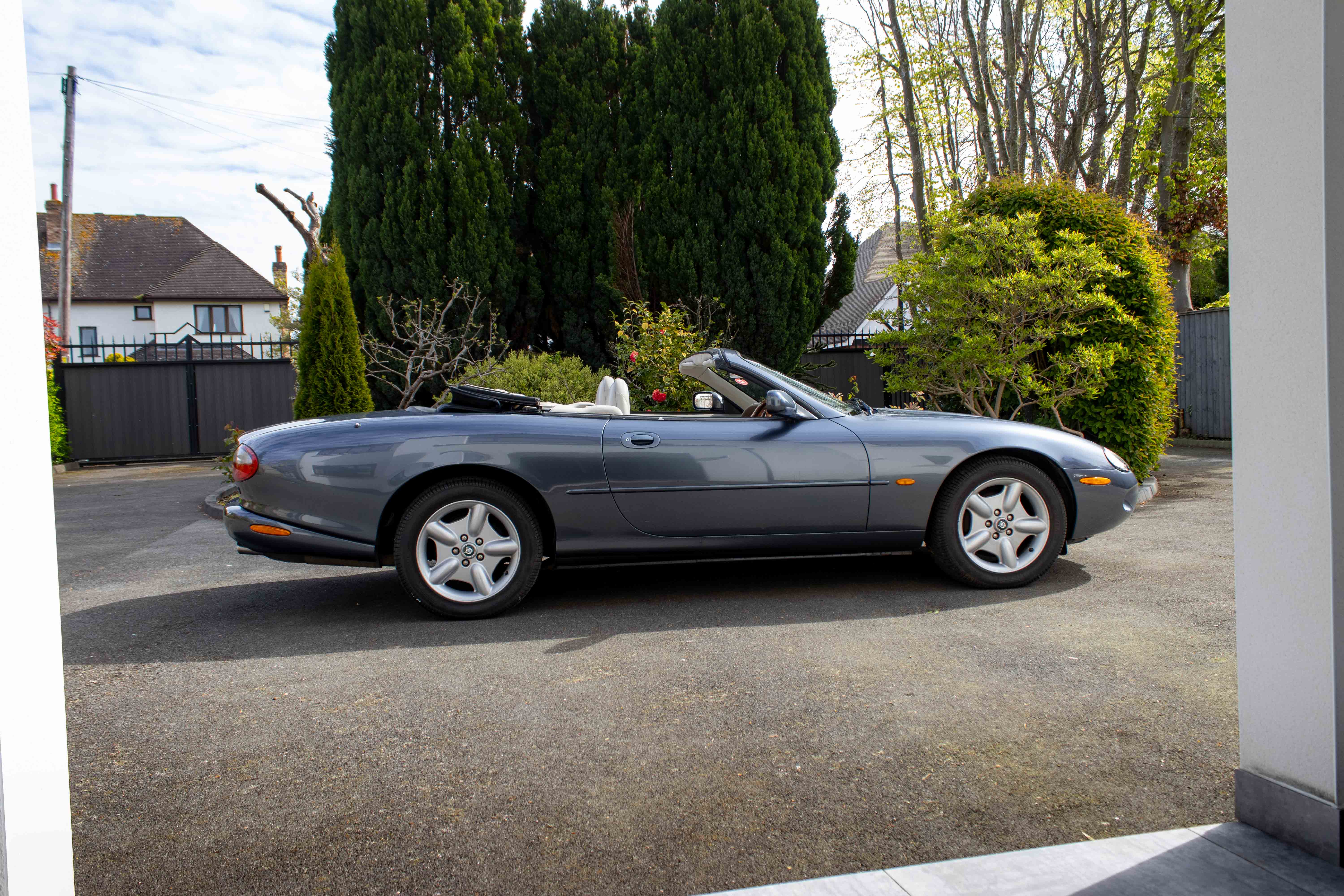 Lot 58 - 1997 Jaguar XK8 Convertible