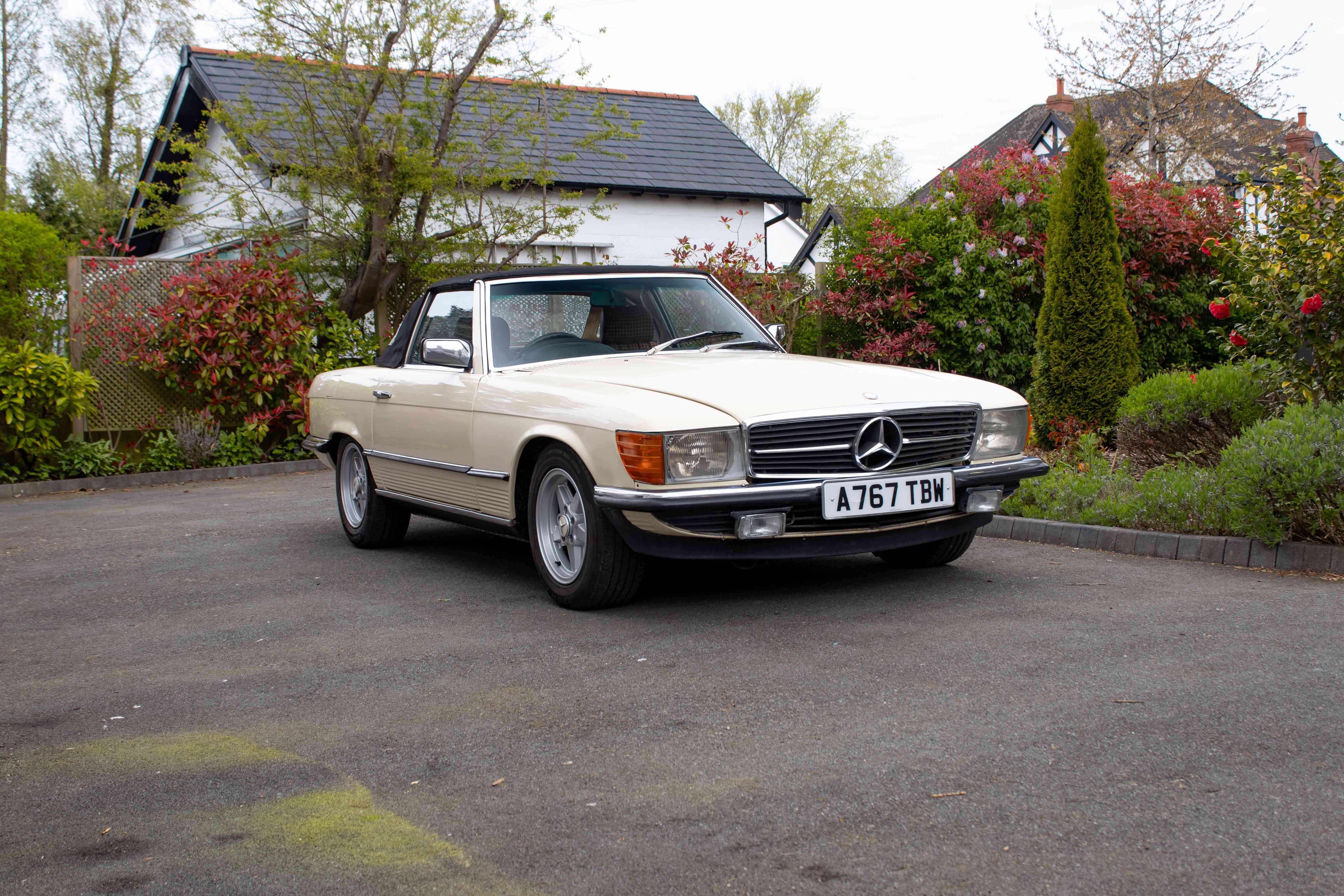 Lot 62 - 1983 Mercedes 380SL