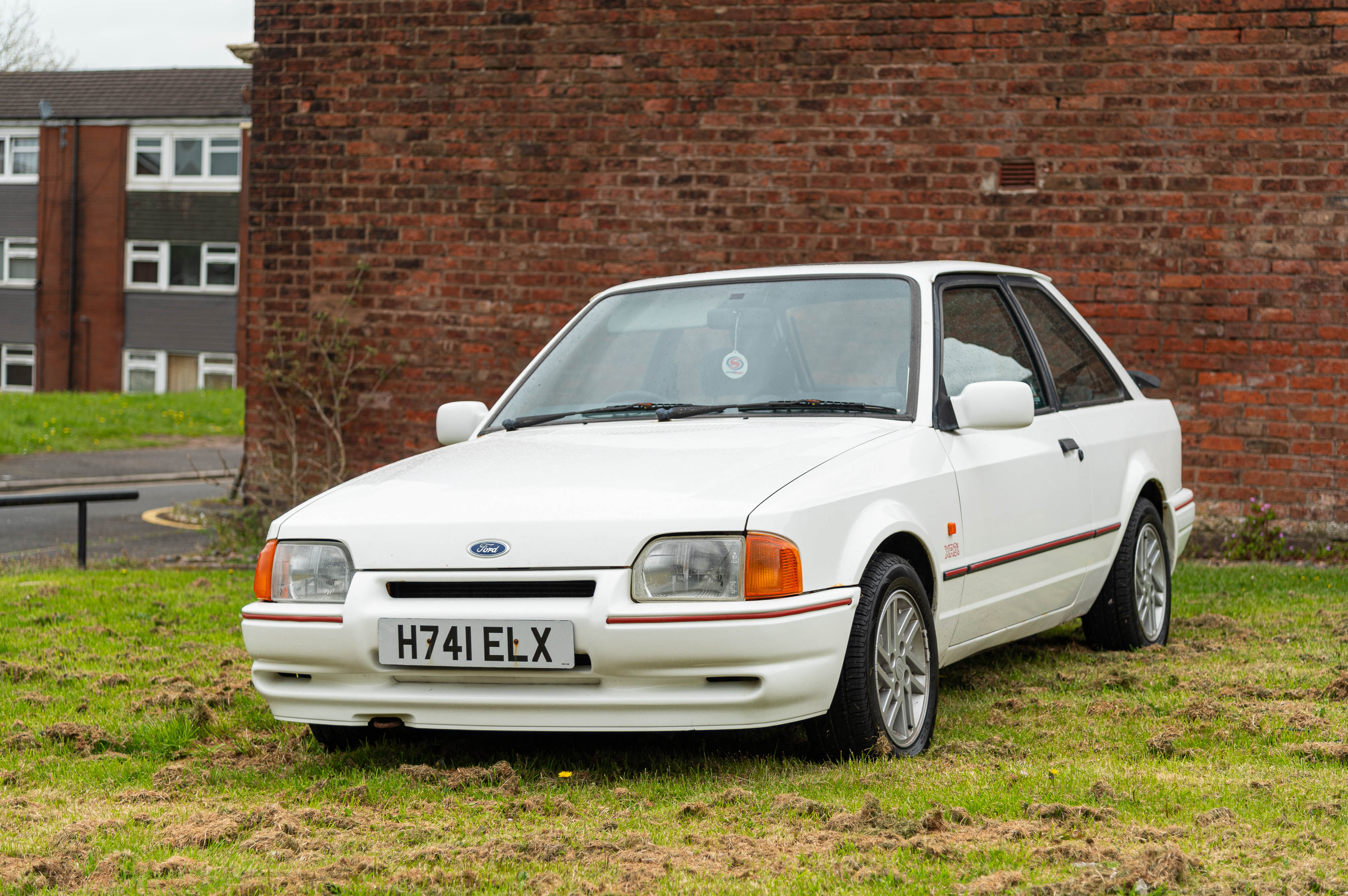 Lot 35 - 1991 Ford Escort XR3I