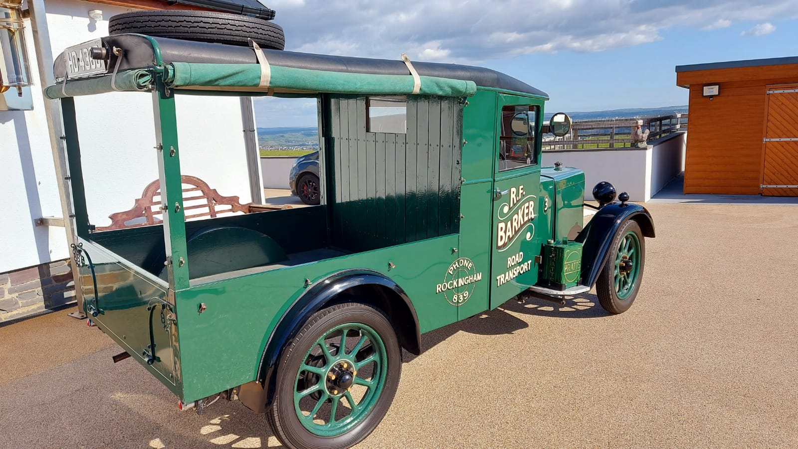 Lot 92 - 1931 Jowett Covered Delivery Lorry