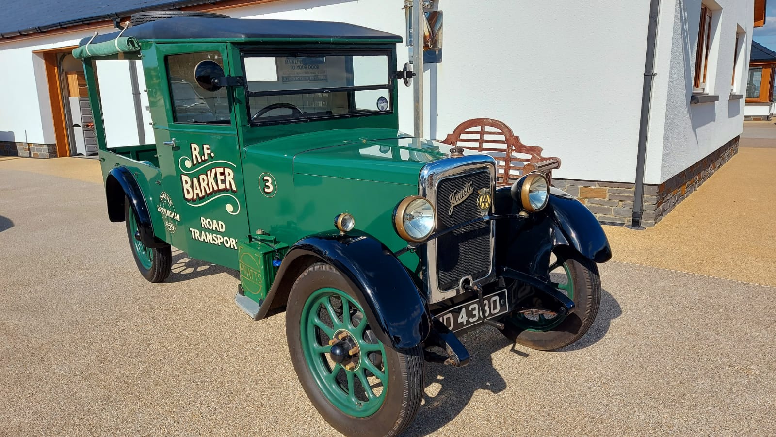 Lot 92 - 1931 Jowett Covered Delivery Lorry