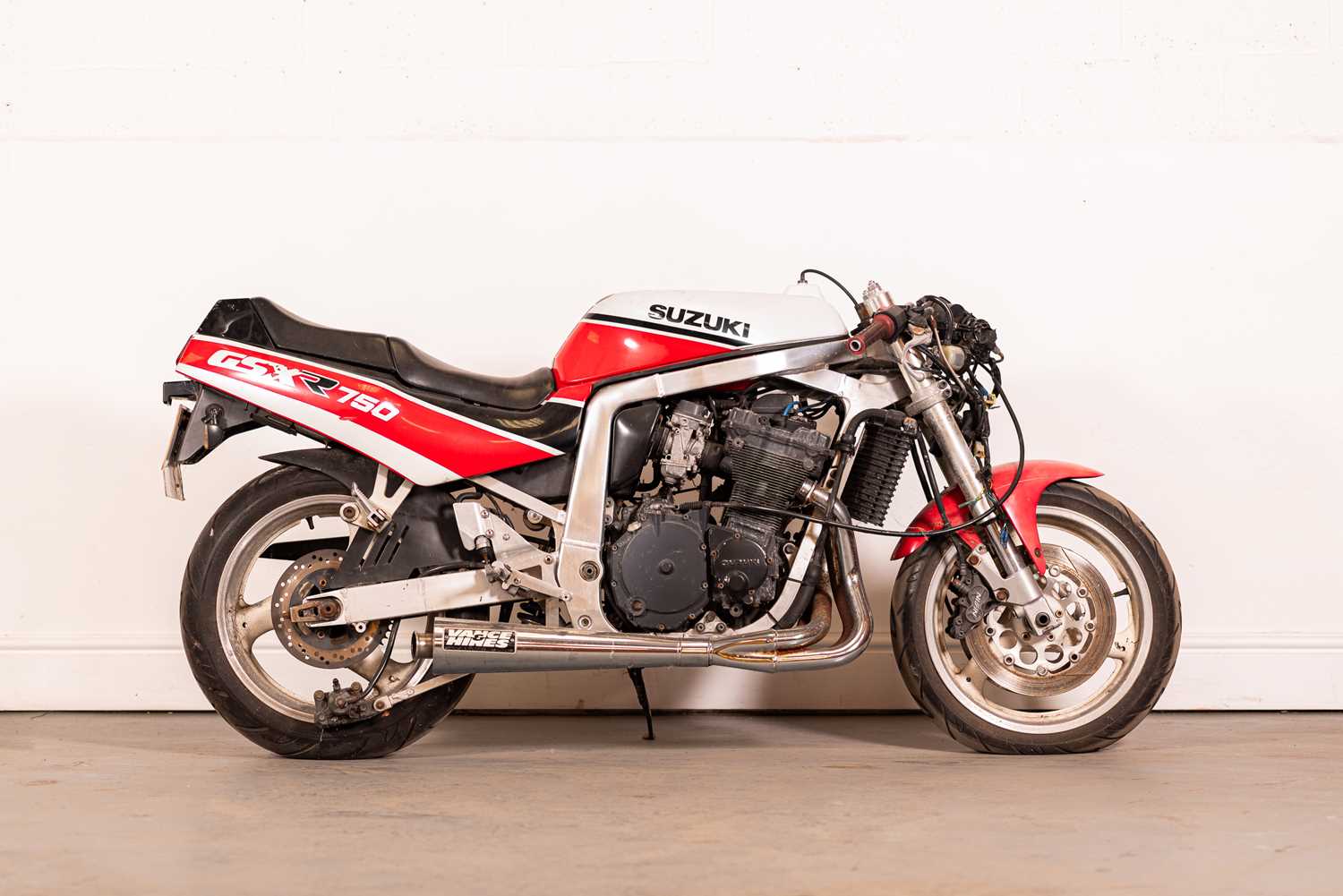 Lot 15 - 1990 Suzuki GSX-R 750