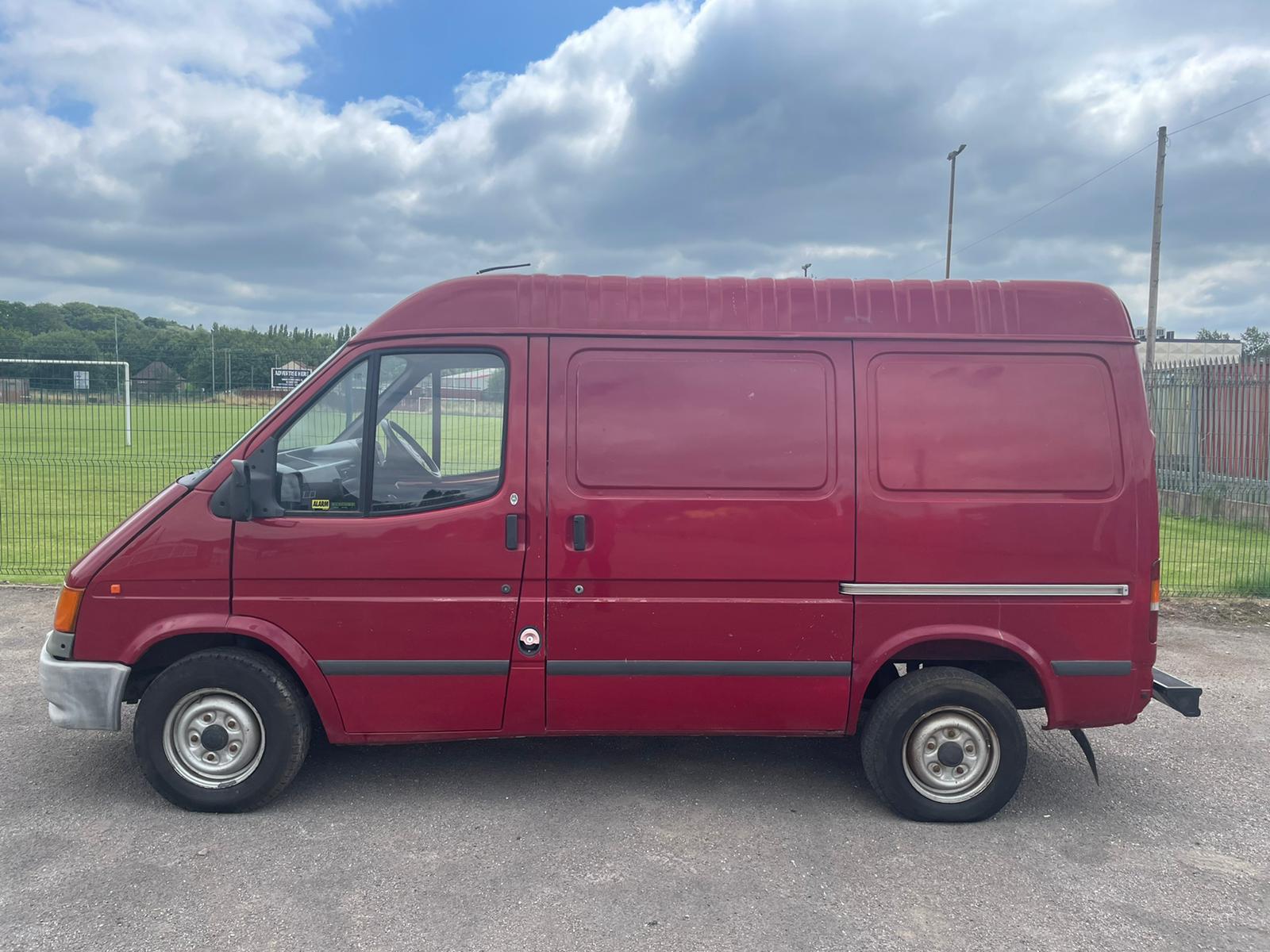 Lot 72 - 1993 Ford Transit 120 Custom Panel Van