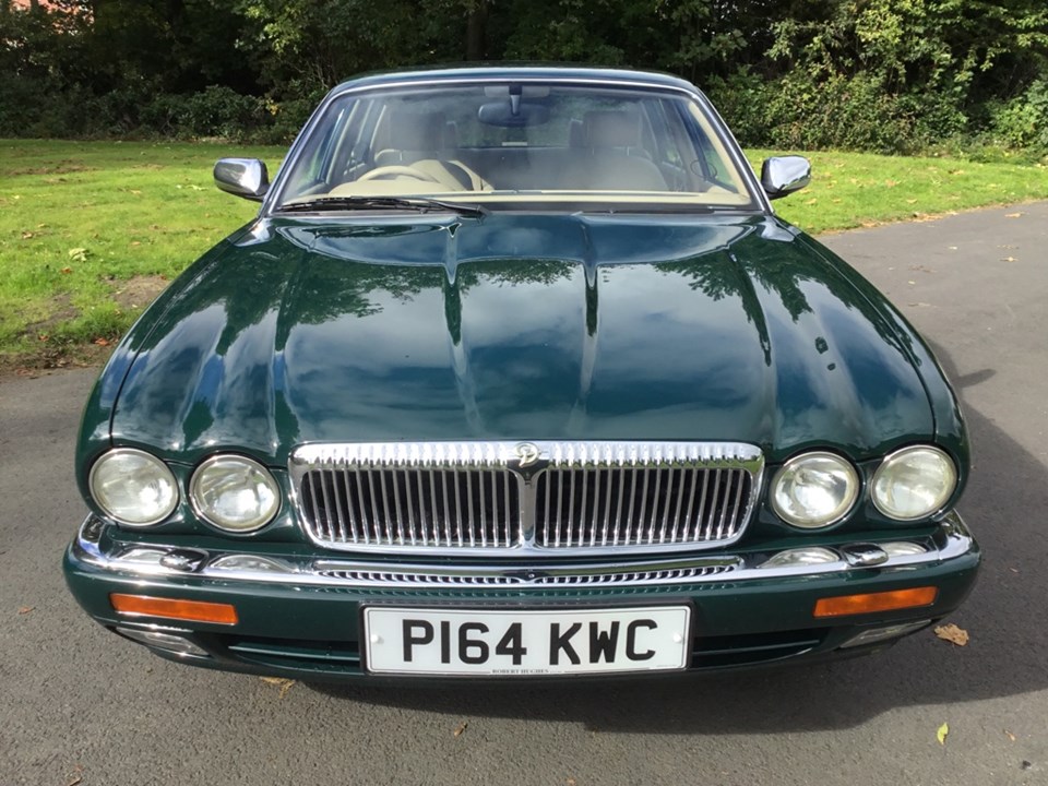 Lot 73 - 1997 Daimler Double Six (X300)
