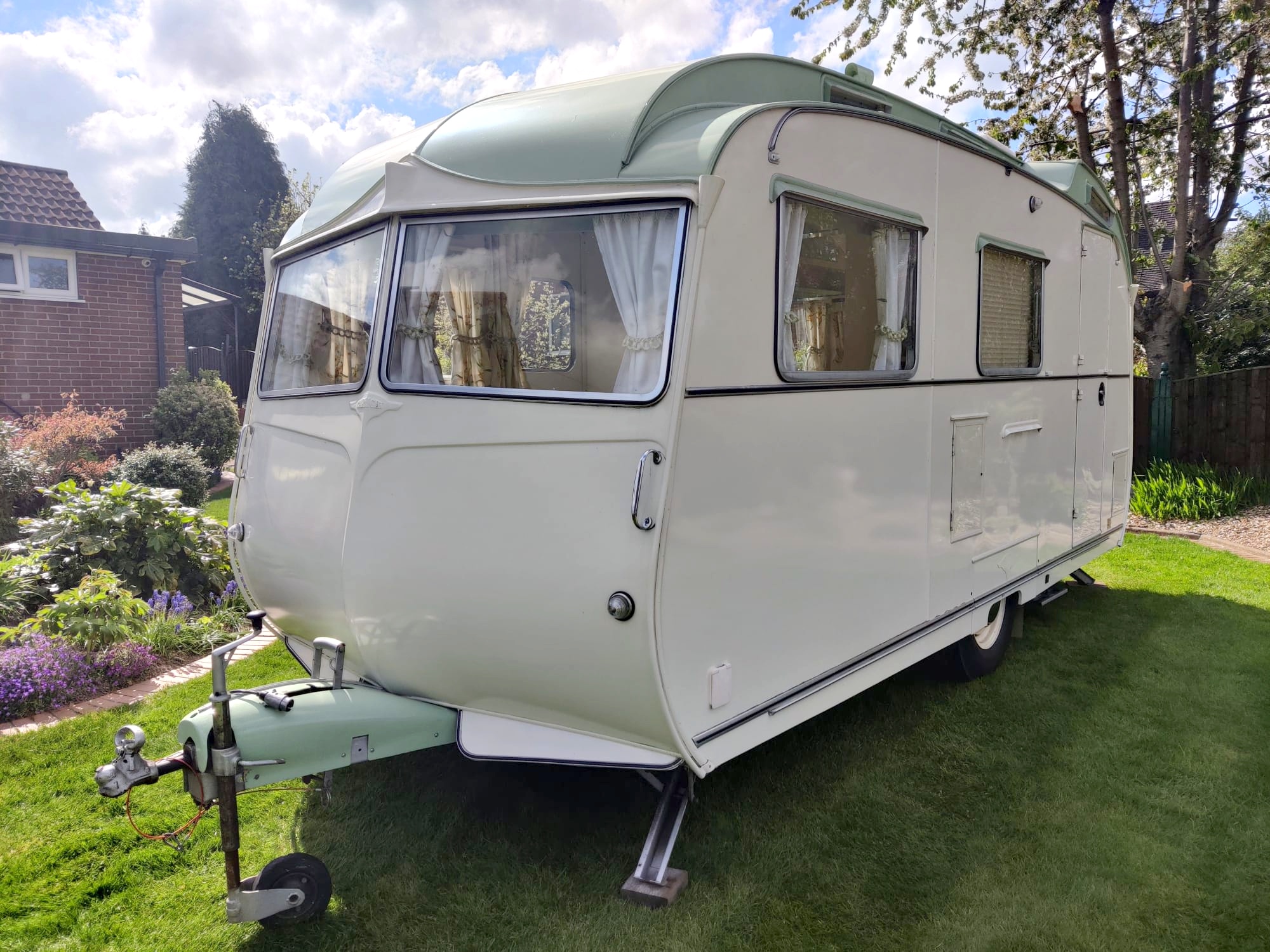 Lot 15 - 1960 Carlight 4-Berth Caravan